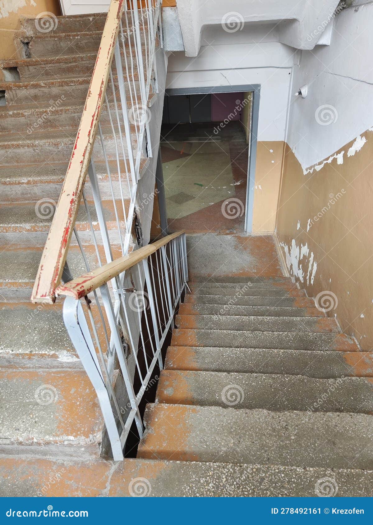 Interior Antiguo Inconcluso Imagen de archivo - Imagen de oscuro ...