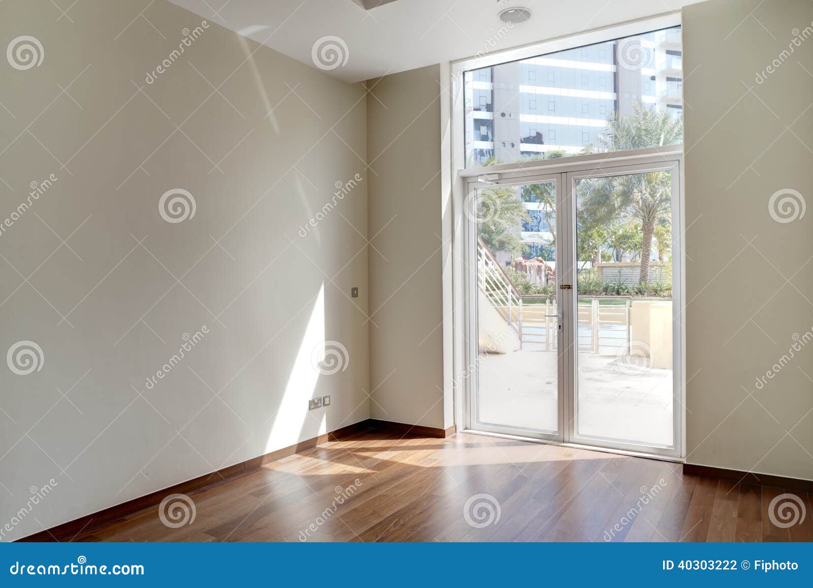 Interior of Bright Empty Room Stock Photo - Image of detail, center ...
