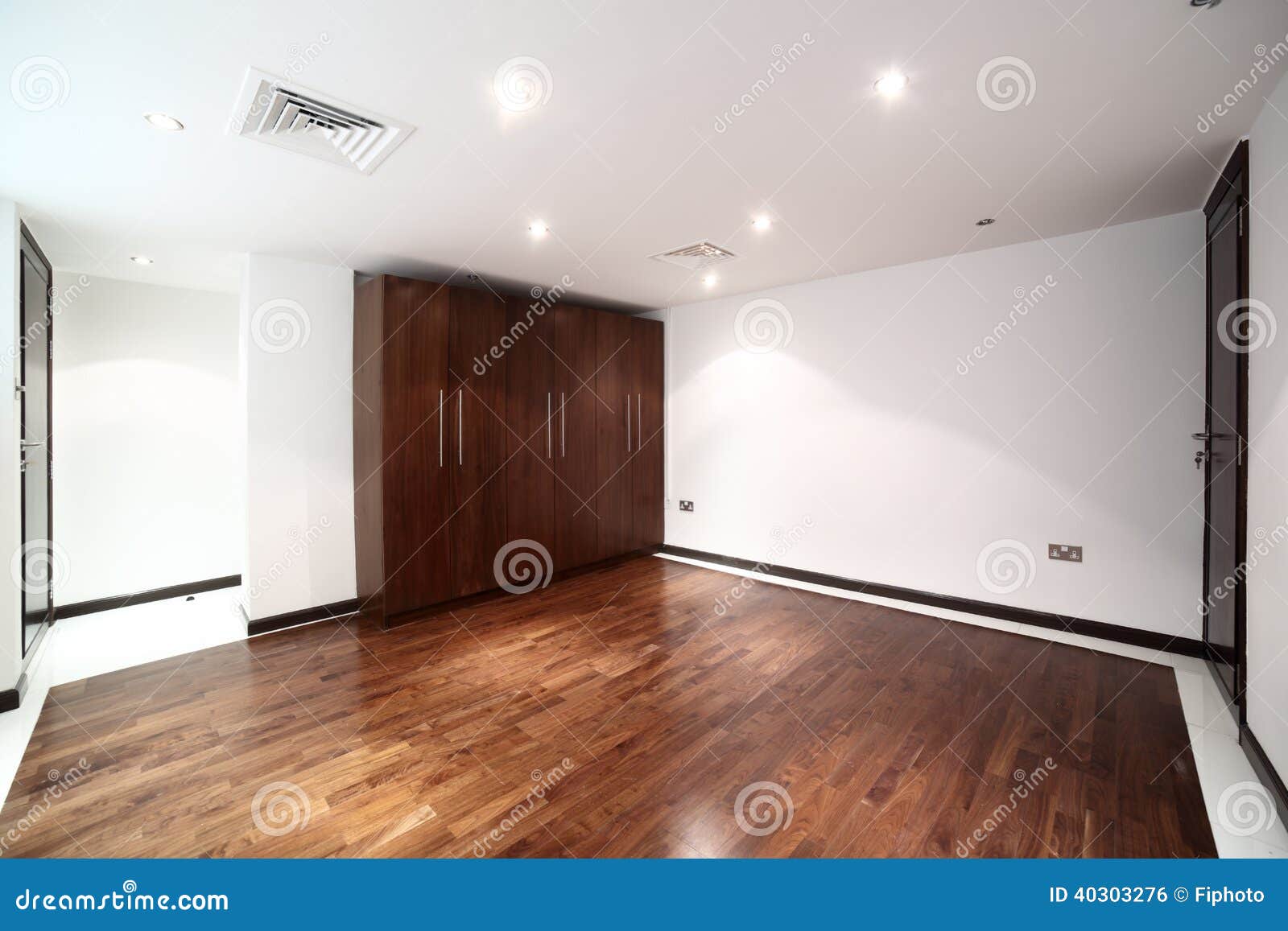 Interior of Bright Empty Room Stock Photo - Image of large, house: 40303276