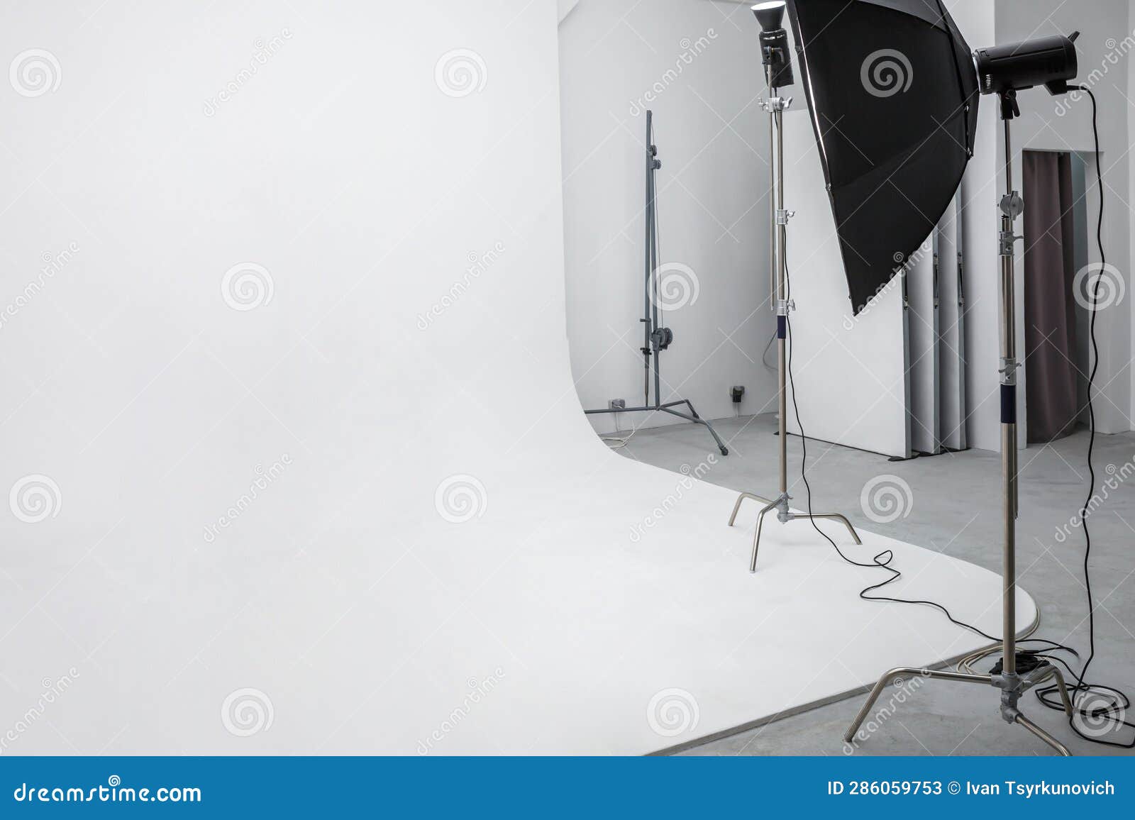 Interior of Bright Space of Photo Studio with Large White Cyclorama ...