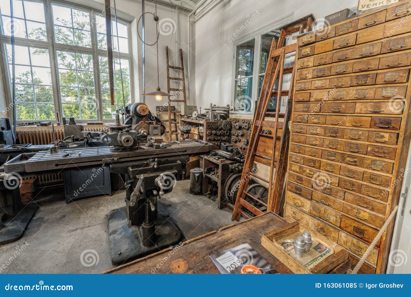 The Ancient Mechanical Calculator `Burroughs Adding Machine CO ...