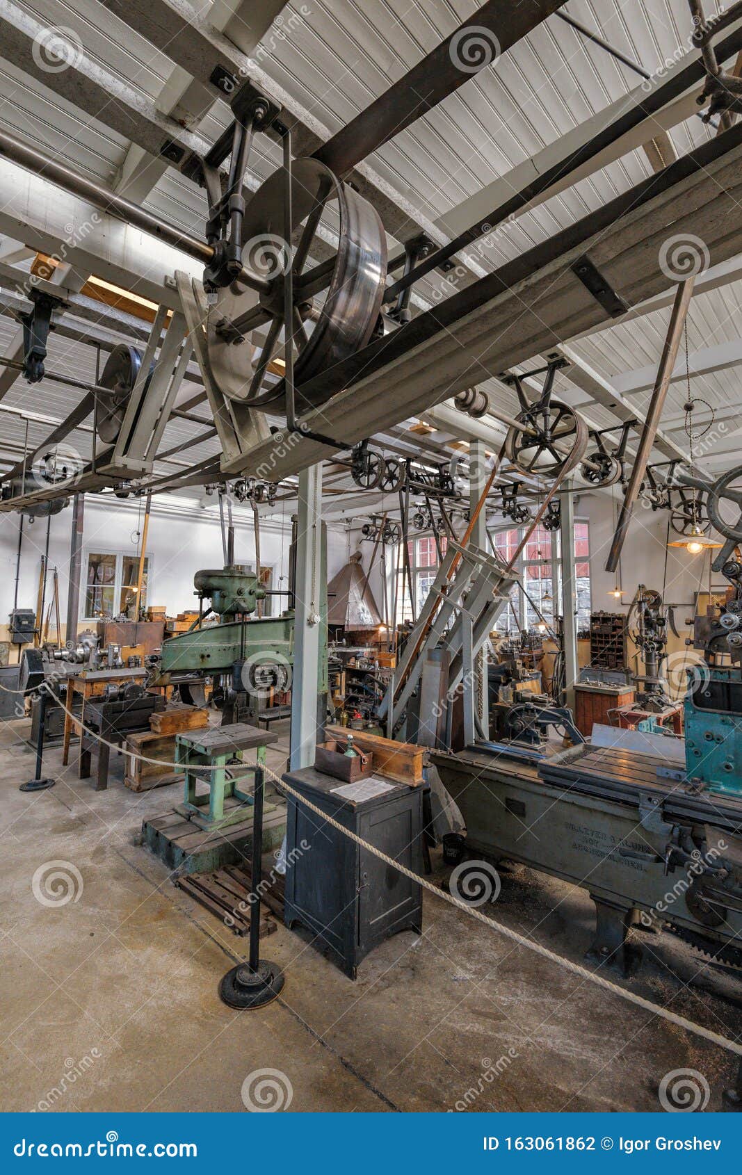 The Ancient Mechanical Calculator `Burroughs Adding Machine CO ...