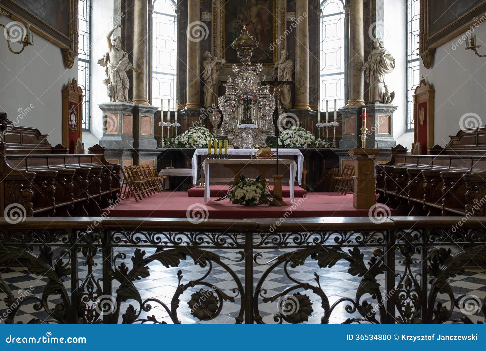 Interior a Catedral Velha Em Zamosc, Polônia. Imagem Editorial - Imagem ... Interior a Catedral Velha Em Zamosc, Polônia. Imagem Editorial - Imagem ...
