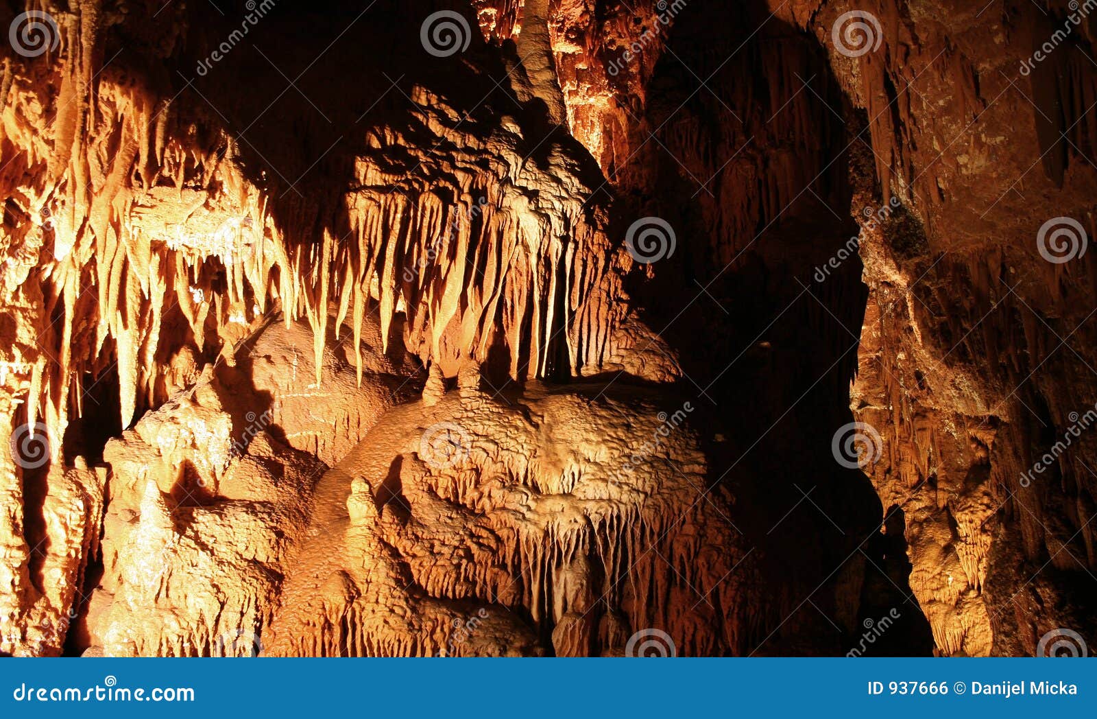 Interior da caverna foto de stock. Imagem de gotas, cavidade - 937666