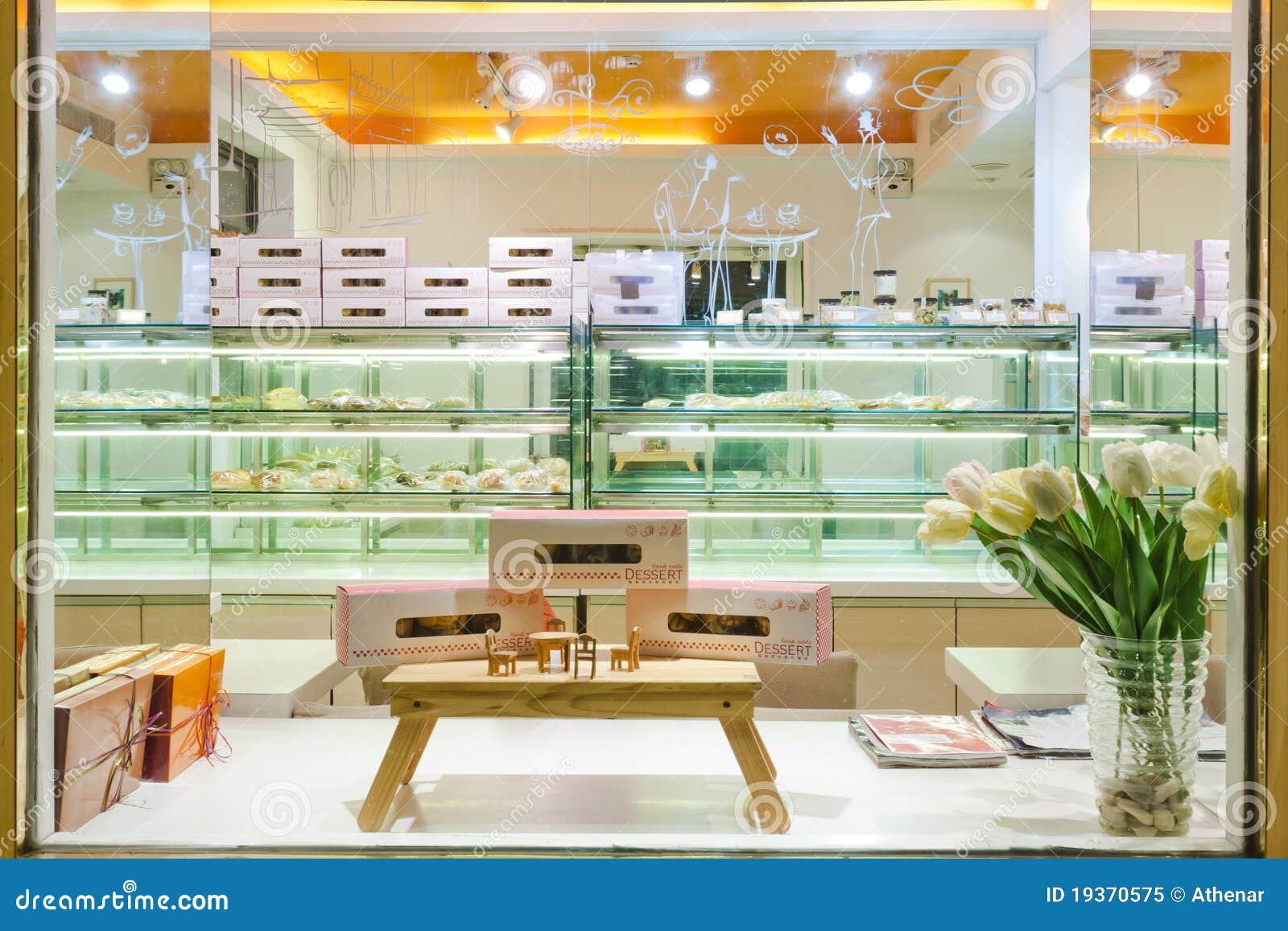 Interior da loja do bolo imagem de stock. Imagem de colorido - 19370575