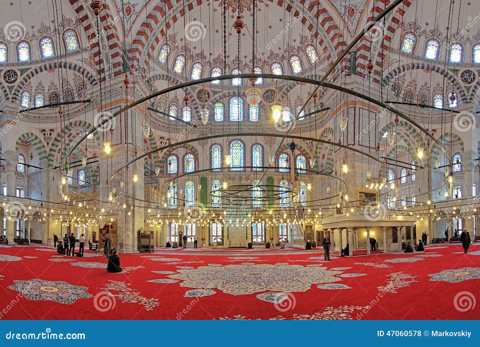 Interior De Fatih Mosque En Estambul, Turquía Foto de archivo editorial ...