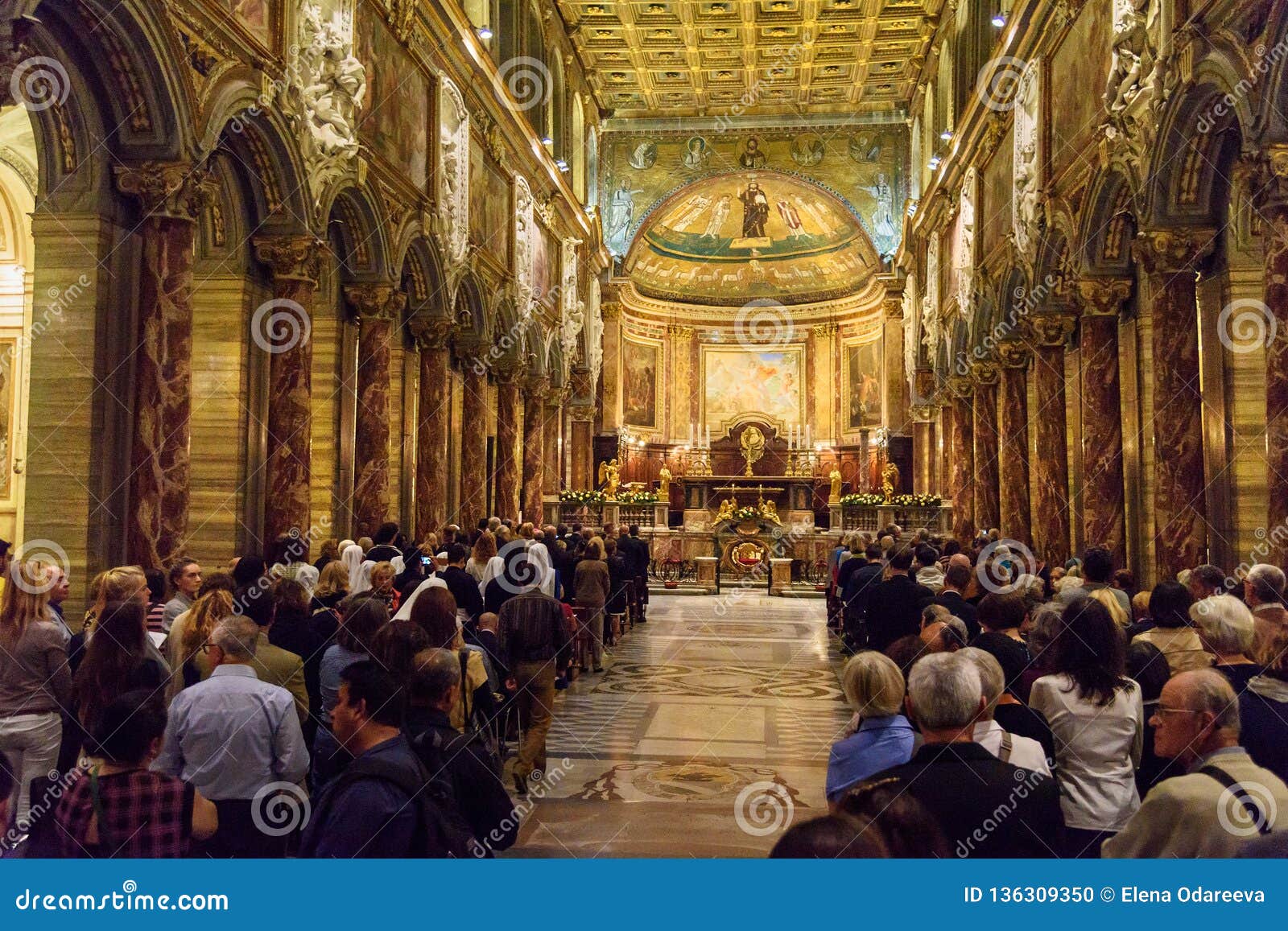 Interior De La Basílica San Marco Evangelista Al Campidoglio En Roma ... Interior De La Basílica San Marco Evangelista Al Campidoglio En Roma ...