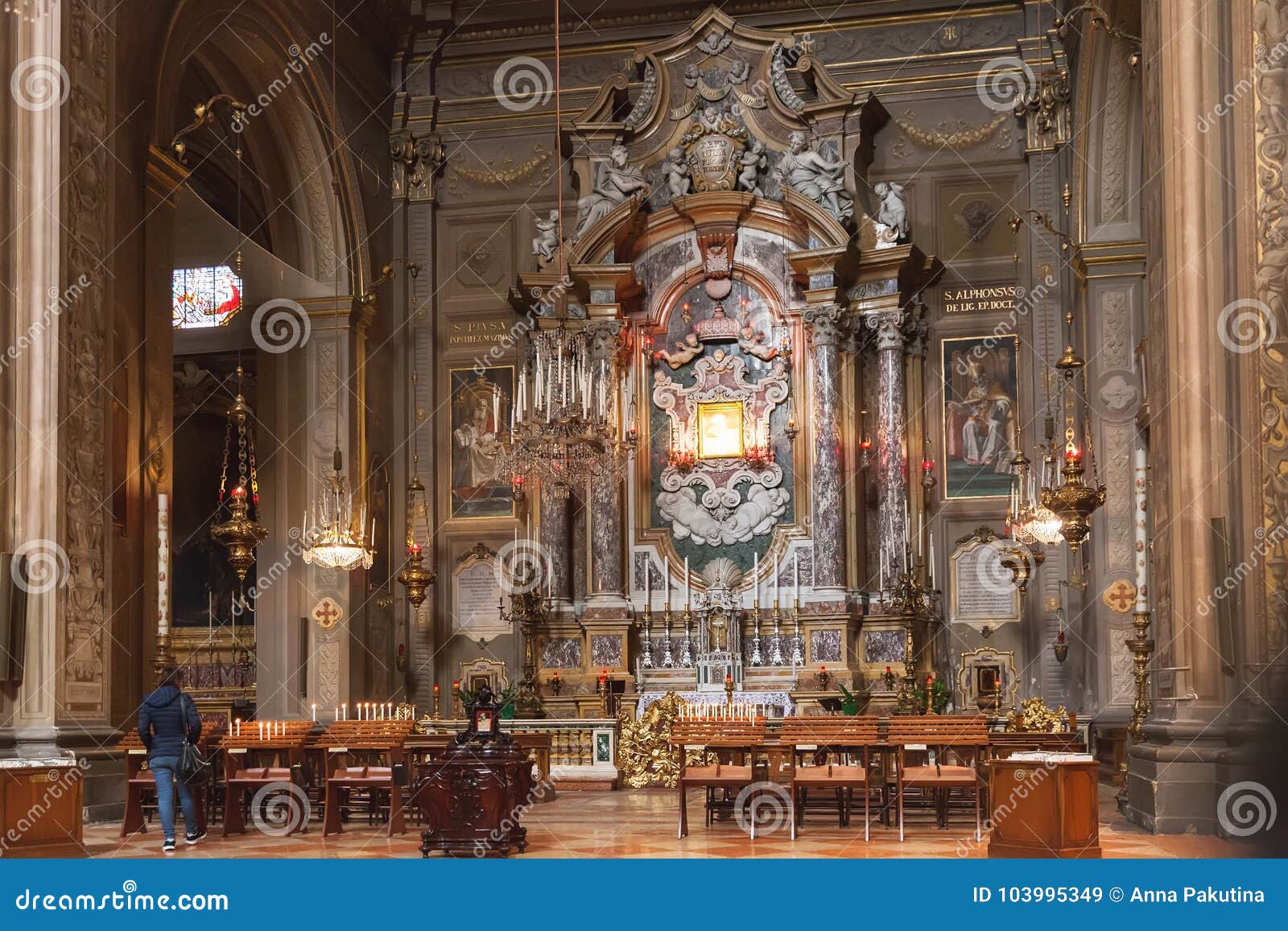 Interior De La Catedral De Ferrara, Italia Imagen de archivo editorial ...