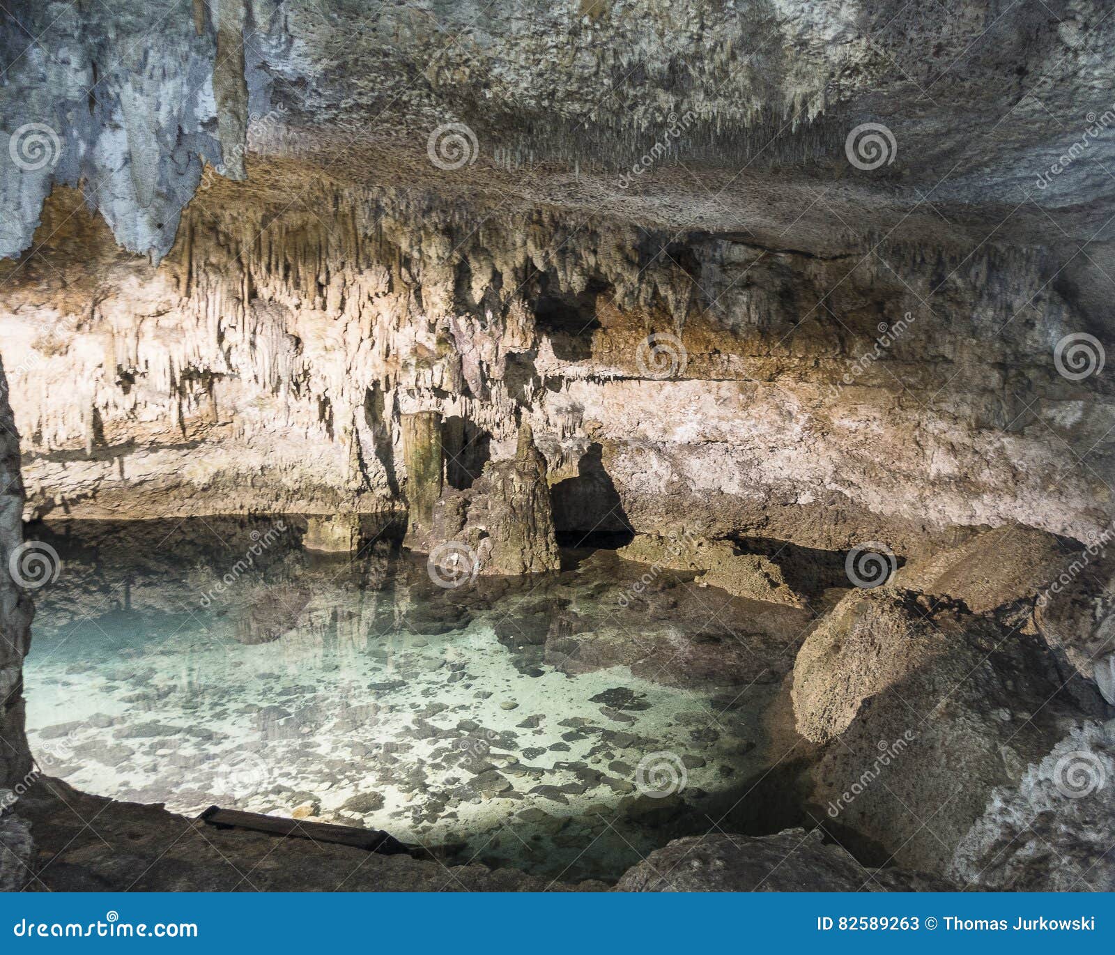 Interior De La Cueva De Cenote Imagen de archivo - Imagen de paisaje ...