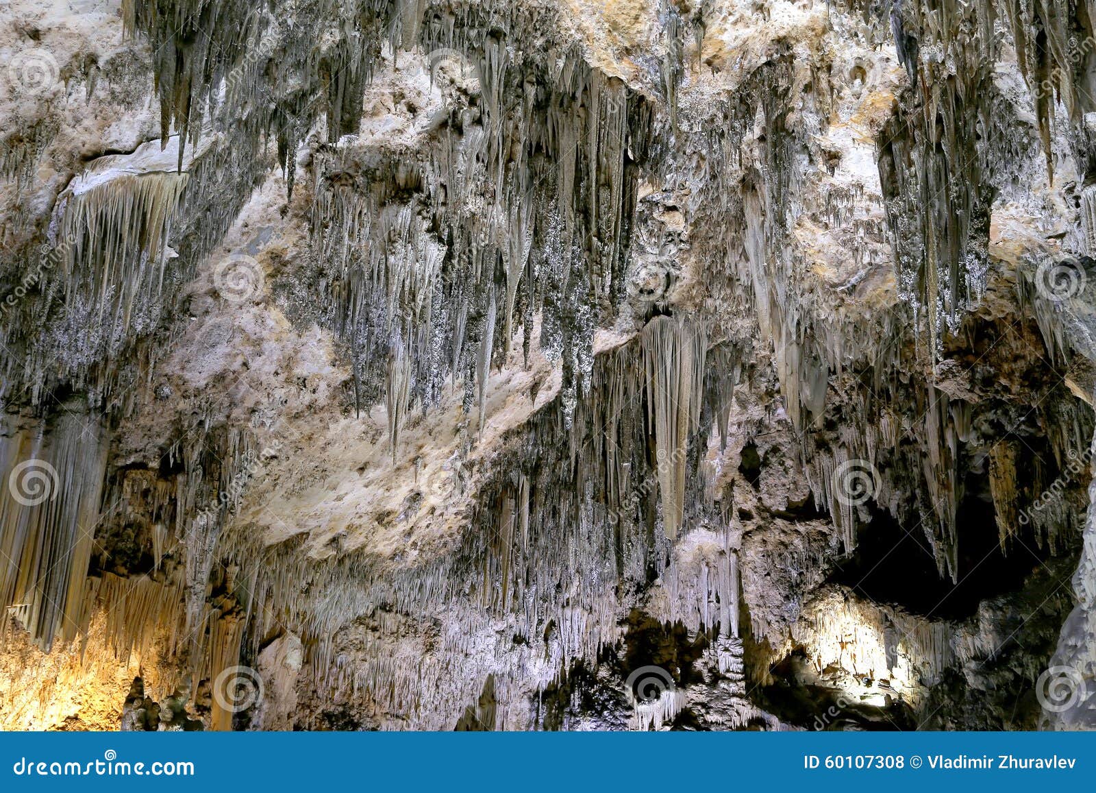 Interior De La Cueva Natural Foto de archivo - Imagen de recorrido ...