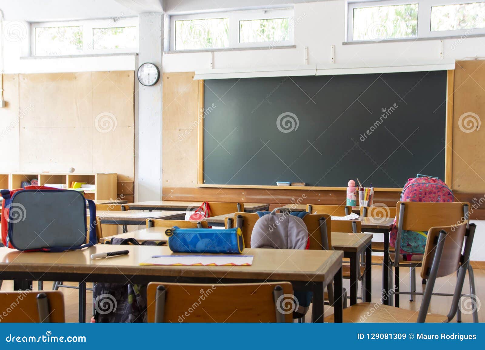 Interior De La Escuela Primaria Imagen de archivo - Imagen de aprenda ...