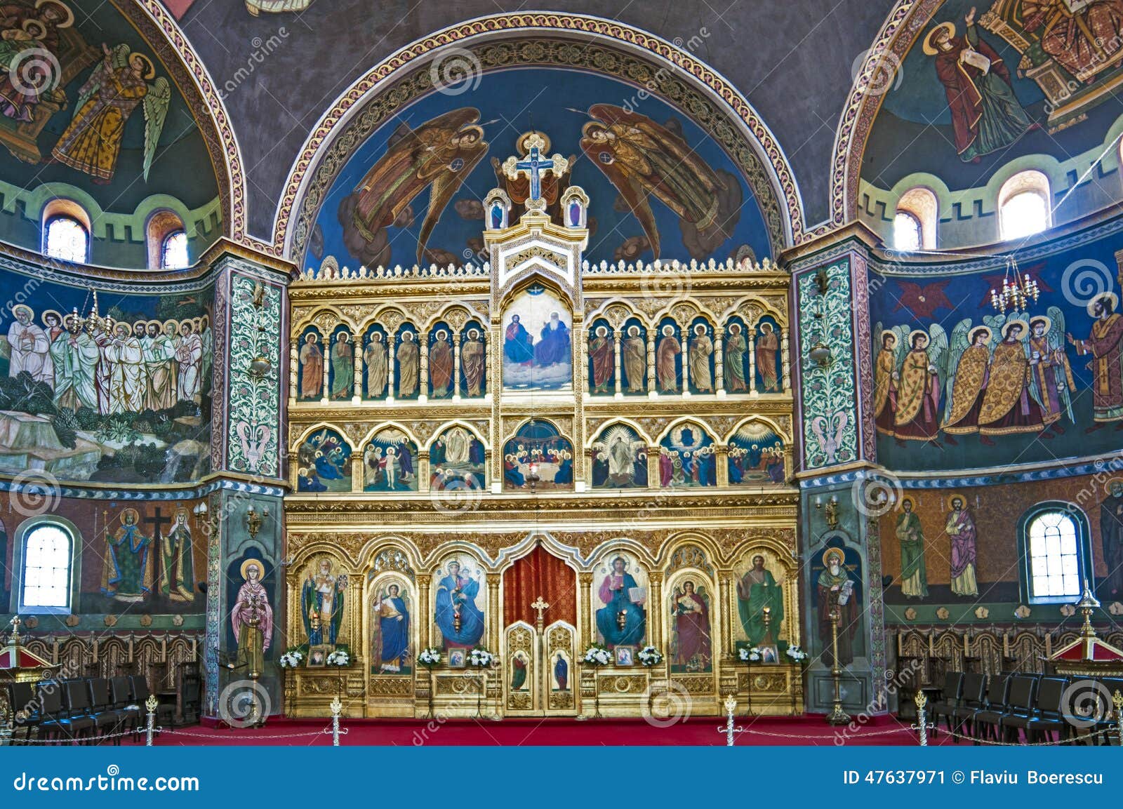 Interior De La Iglesia - Iconostasio Imagen de archivo - Imagen de ...