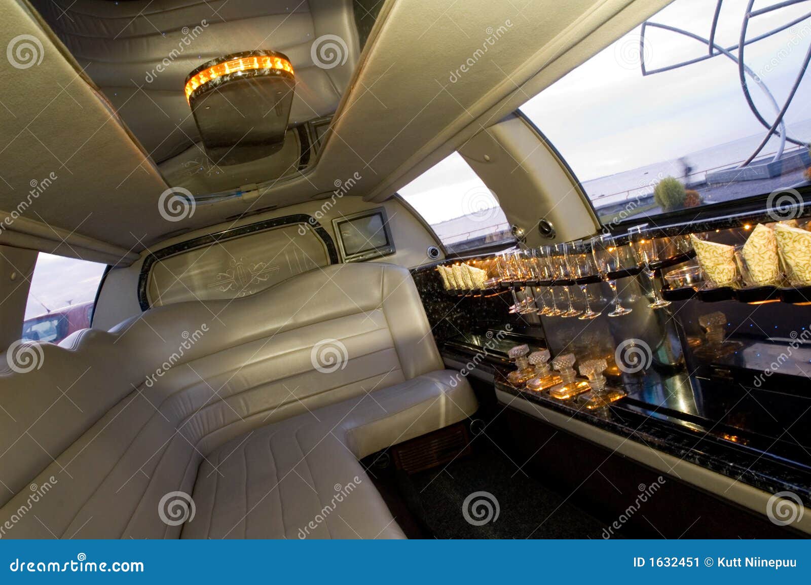 Interior de la limusina imagen de archivo. Imagen de lujoso - 1632451