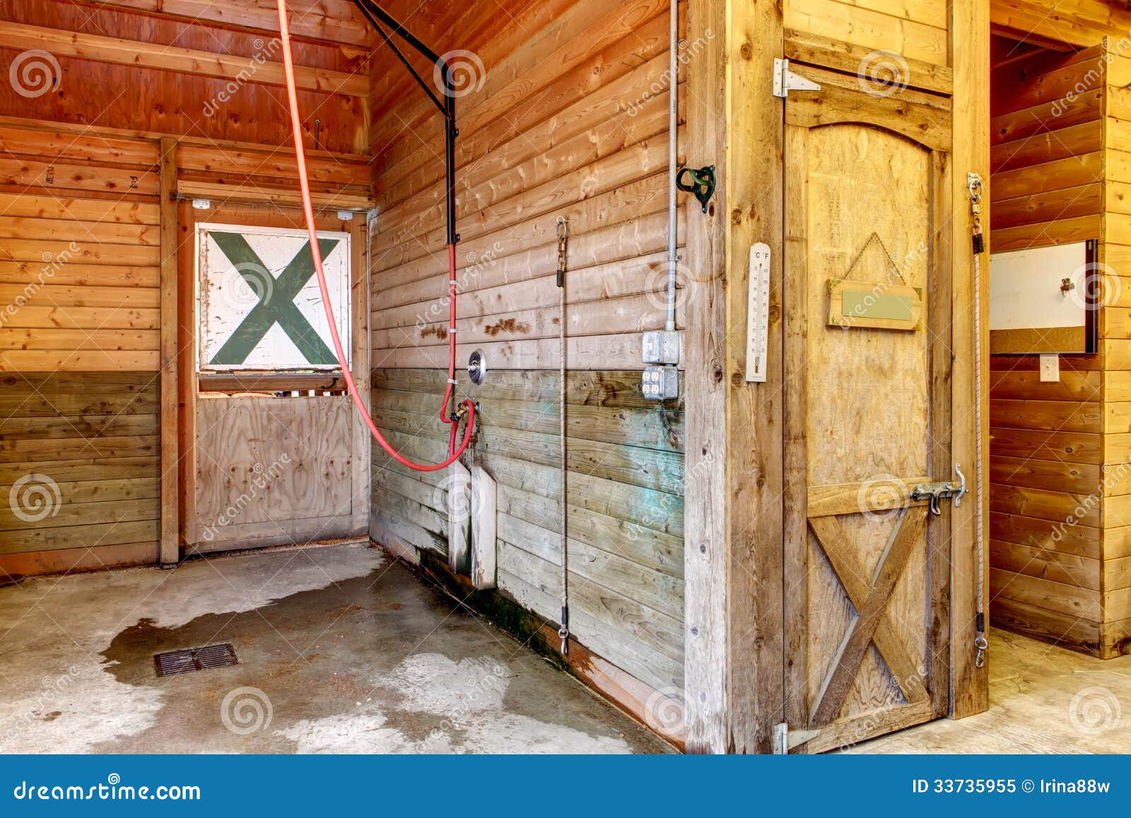 Fondo De Pantalla Del Interior Del Establo De Caballos