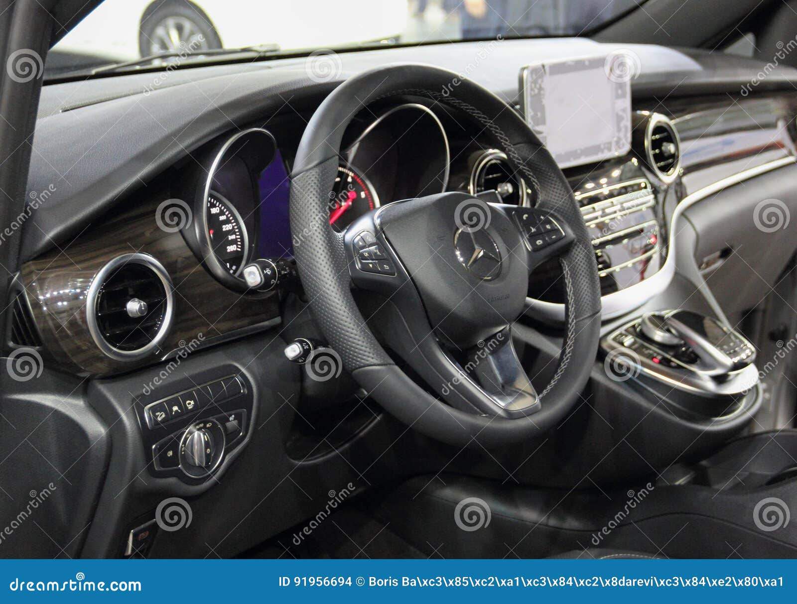 Interior De Mercedes-Benz Vito Imagen de archivo editorial - Imagen de ...