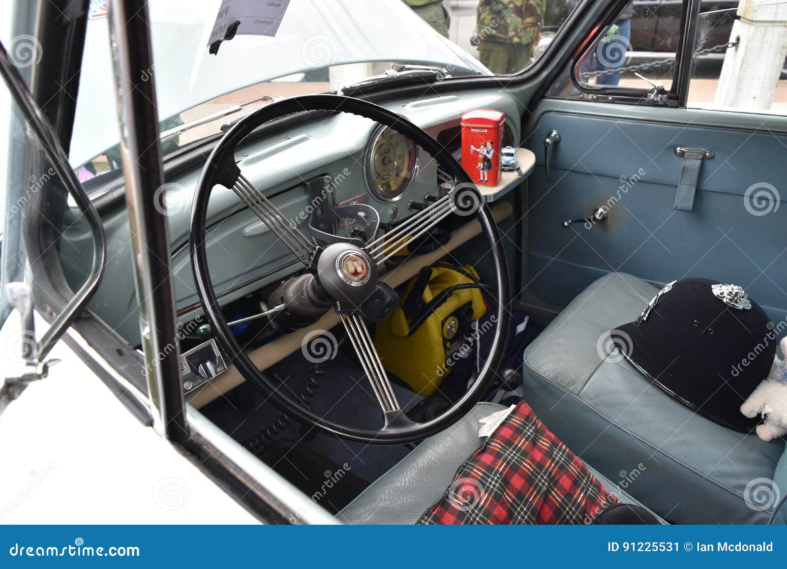Interior 1961 De Morris Minor 1000 Foto editorial - Imagen de servicio ...