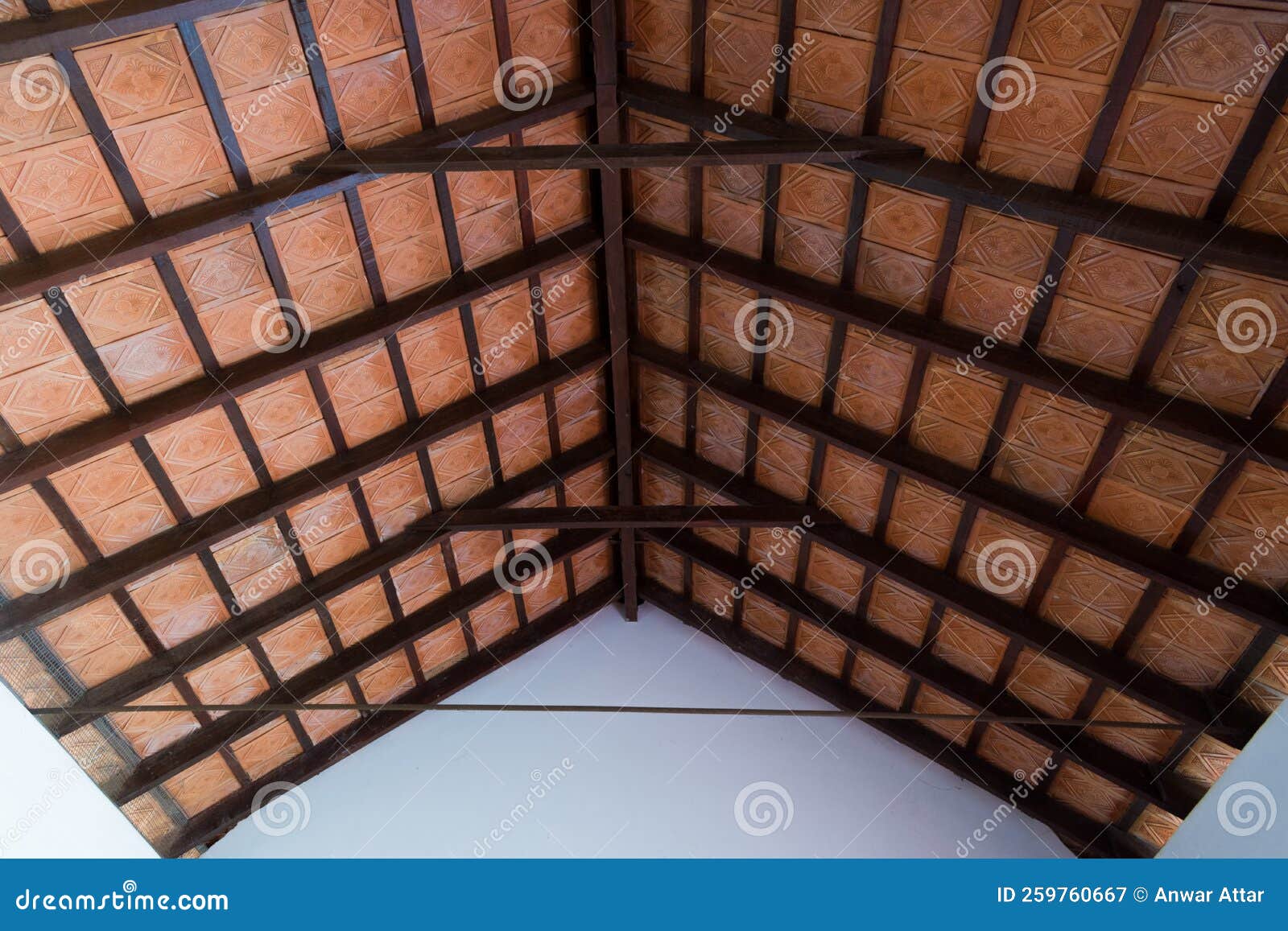 Interior De Techo Gable Estilo Indio Tradicional Guthu Casa Mangalore ...