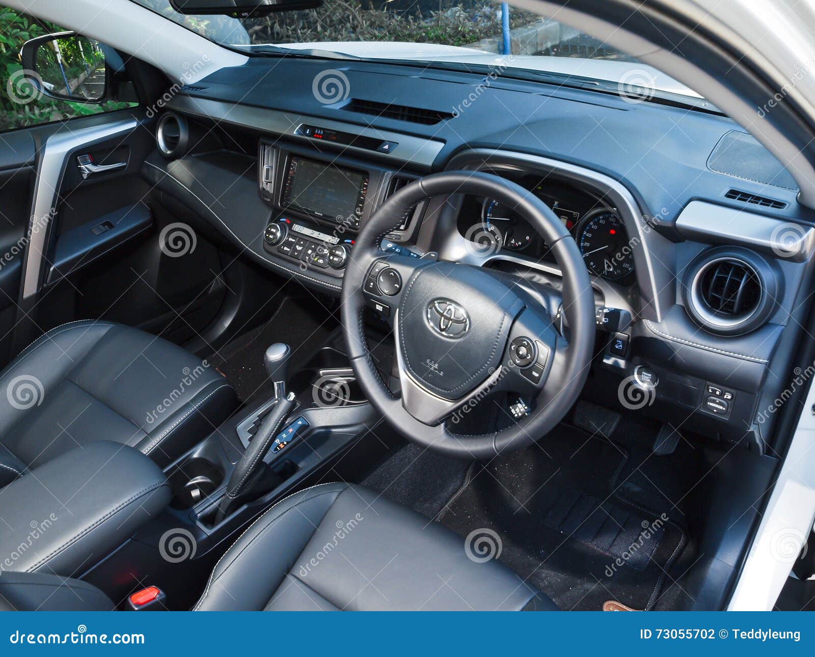 Interior De Toyota RAV4 2016 Fotografia Editorial - Imagem de carro ...