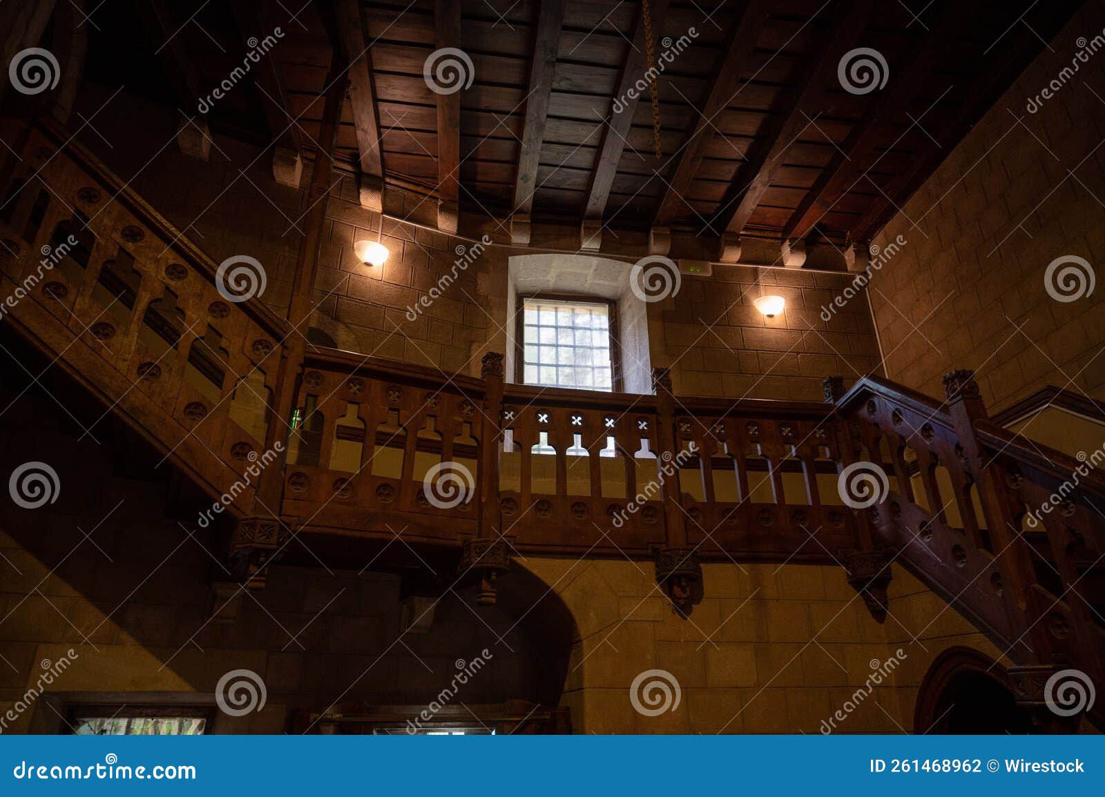 Interior De Um Castelo Medieval Na Espanha Valenciana Fotografia ...