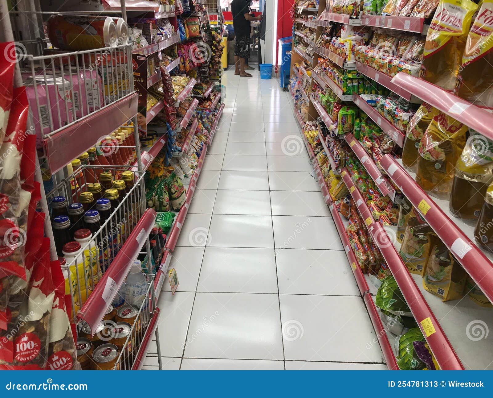 Interior De Um Supermercado Foto de Stock Editorial - Imagem de ...