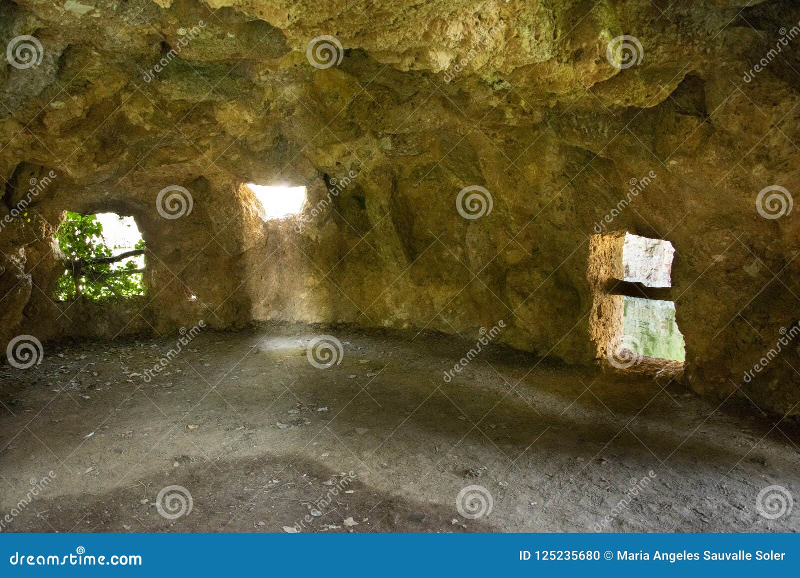 Interior de uma caverna foto de stock. Imagem de parque - 125235680