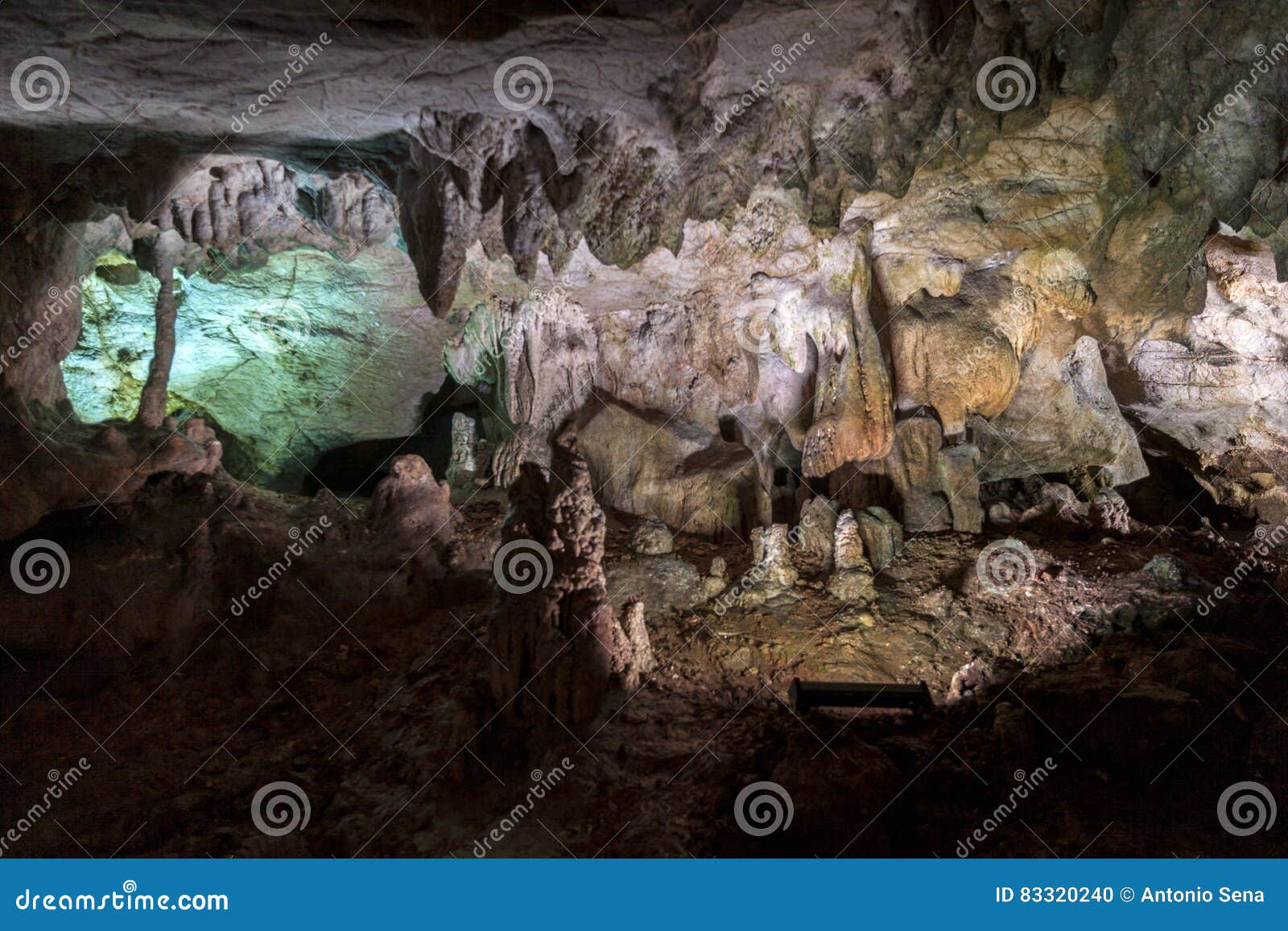Interior de uma caverna foto de stock. Imagem de escalar - 83320240