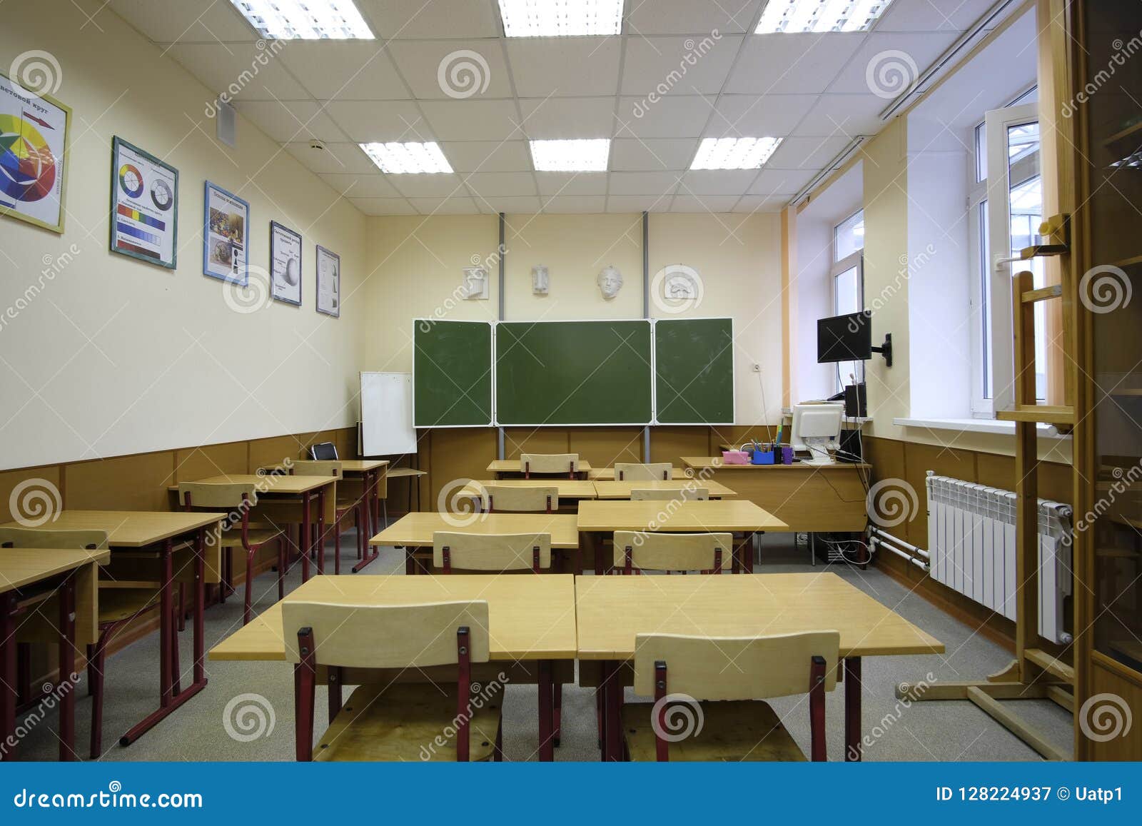 Interior De Uma Sala De Aula Moderna Da Escola Fotografia Editorial ...