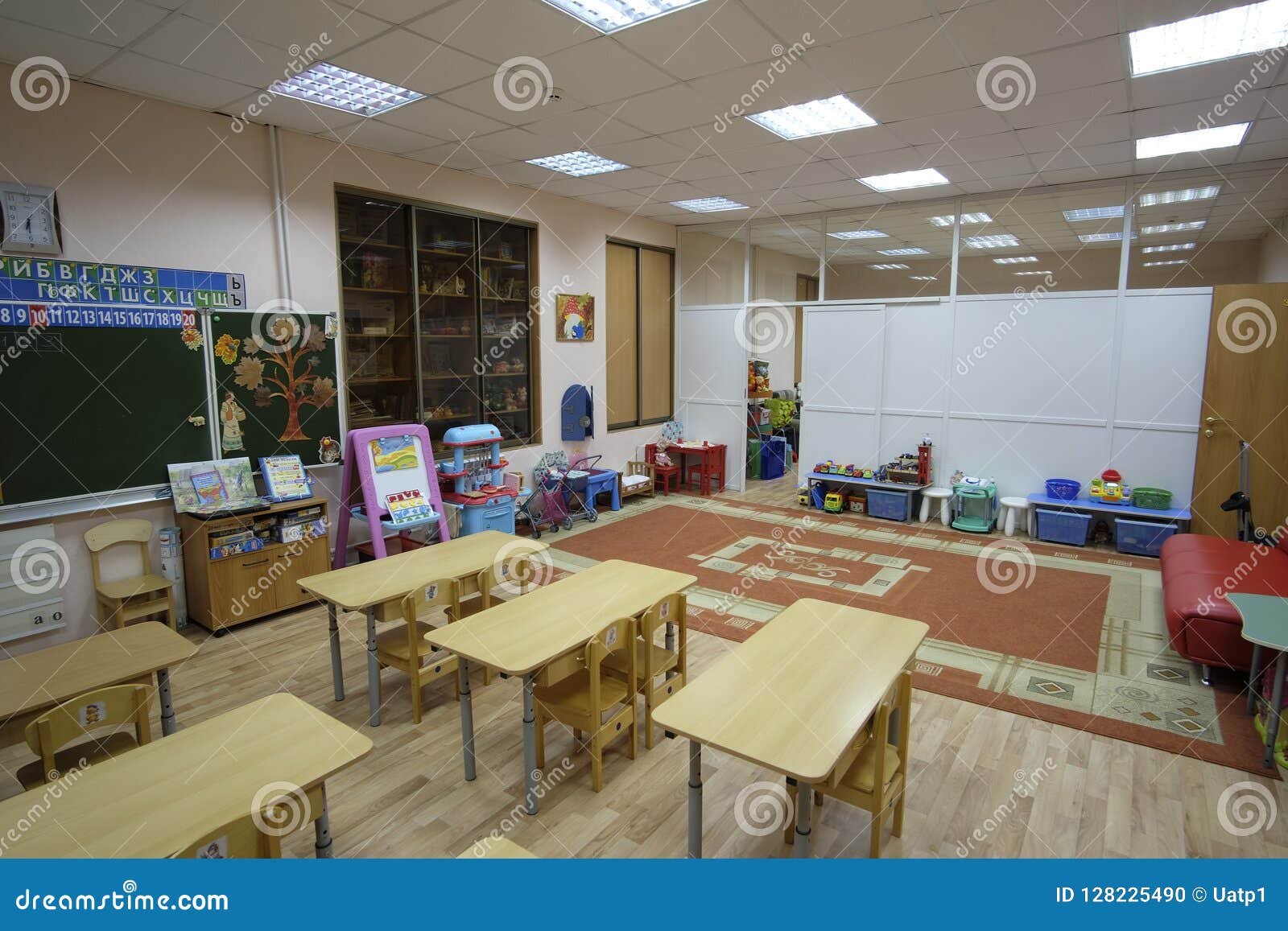 Interior De Uma Sala De Aula Moderna Da Escola Imagem Editorial ...