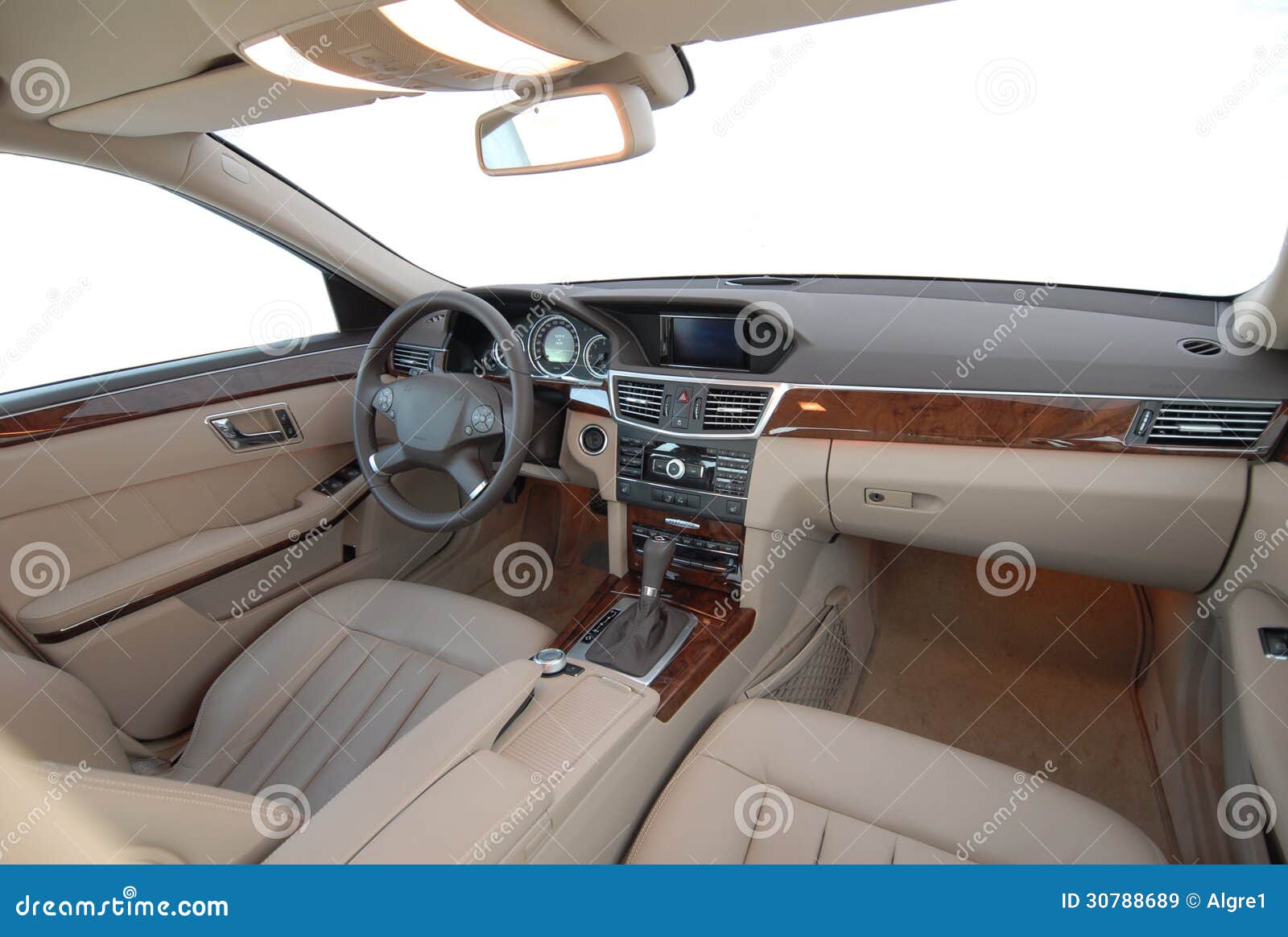 Interior De Un Coche Moderno Imagen de archivo - Imagen de buey, frente ...