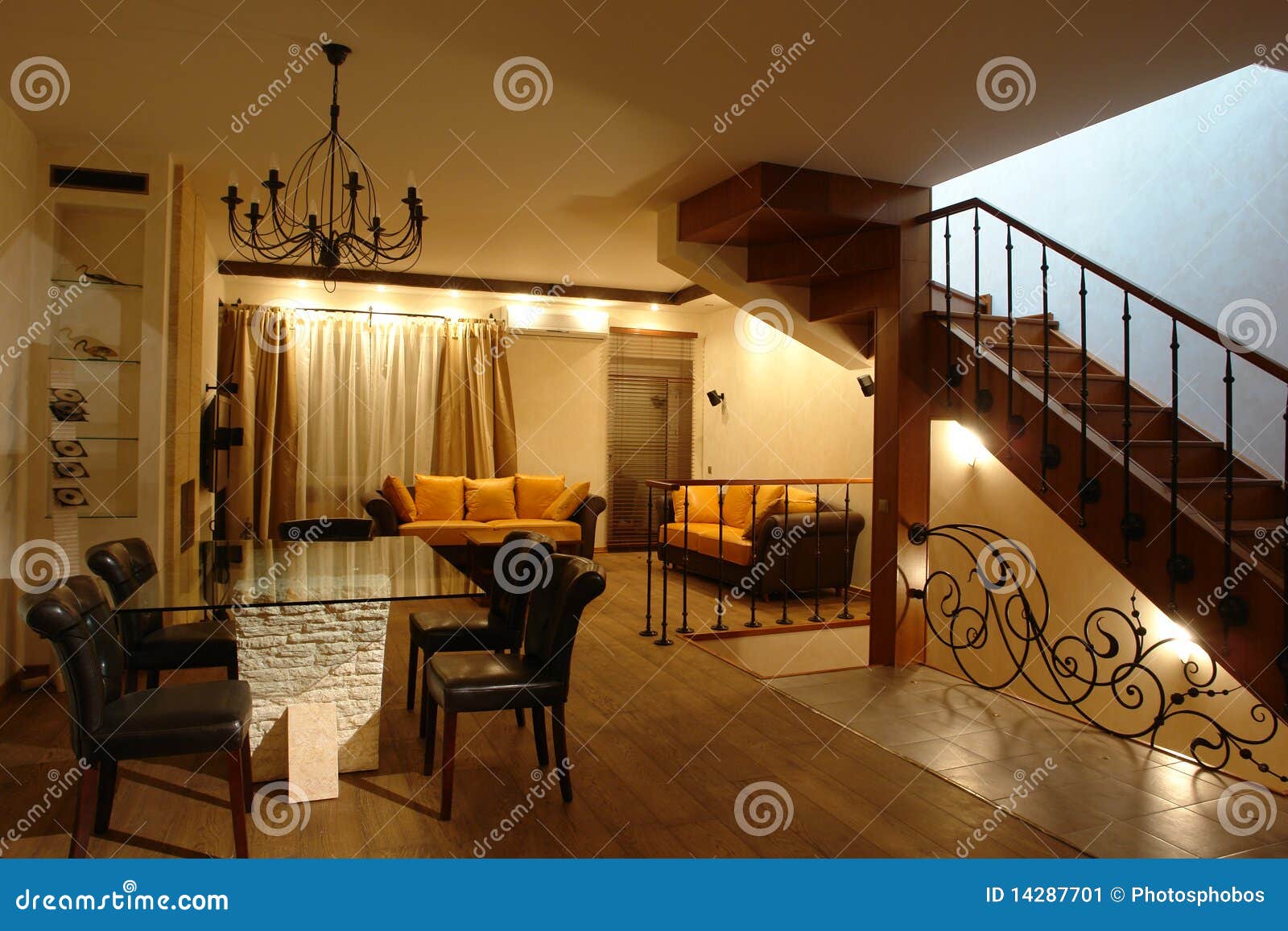Interior De Un Cuarto Con La Escalera Imagen de archivo - Imagen de ...