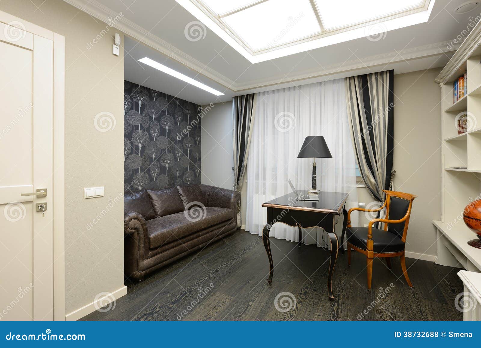 Interior De Un Cuarto De Lujo Del Gabinete Foto de archivo - Imagen de ...