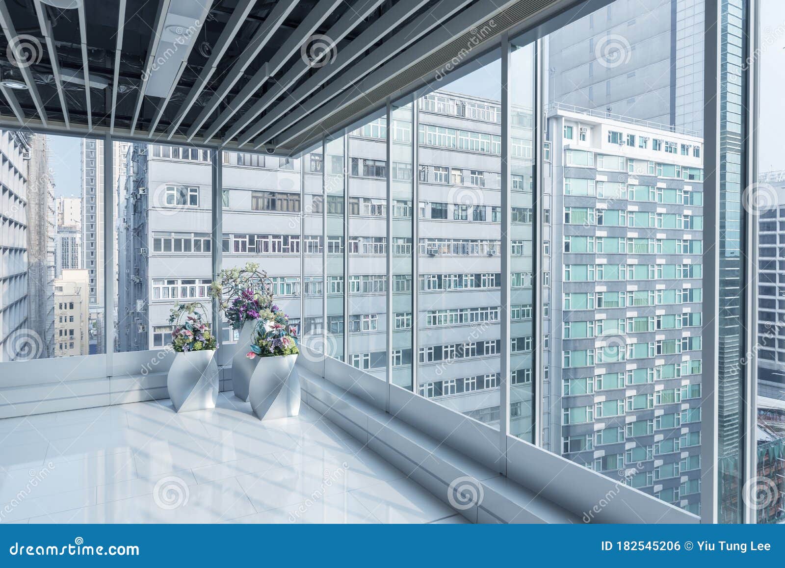 Interior De Un Edificio Moderno Foto de archivo - Imagen de espacio ...