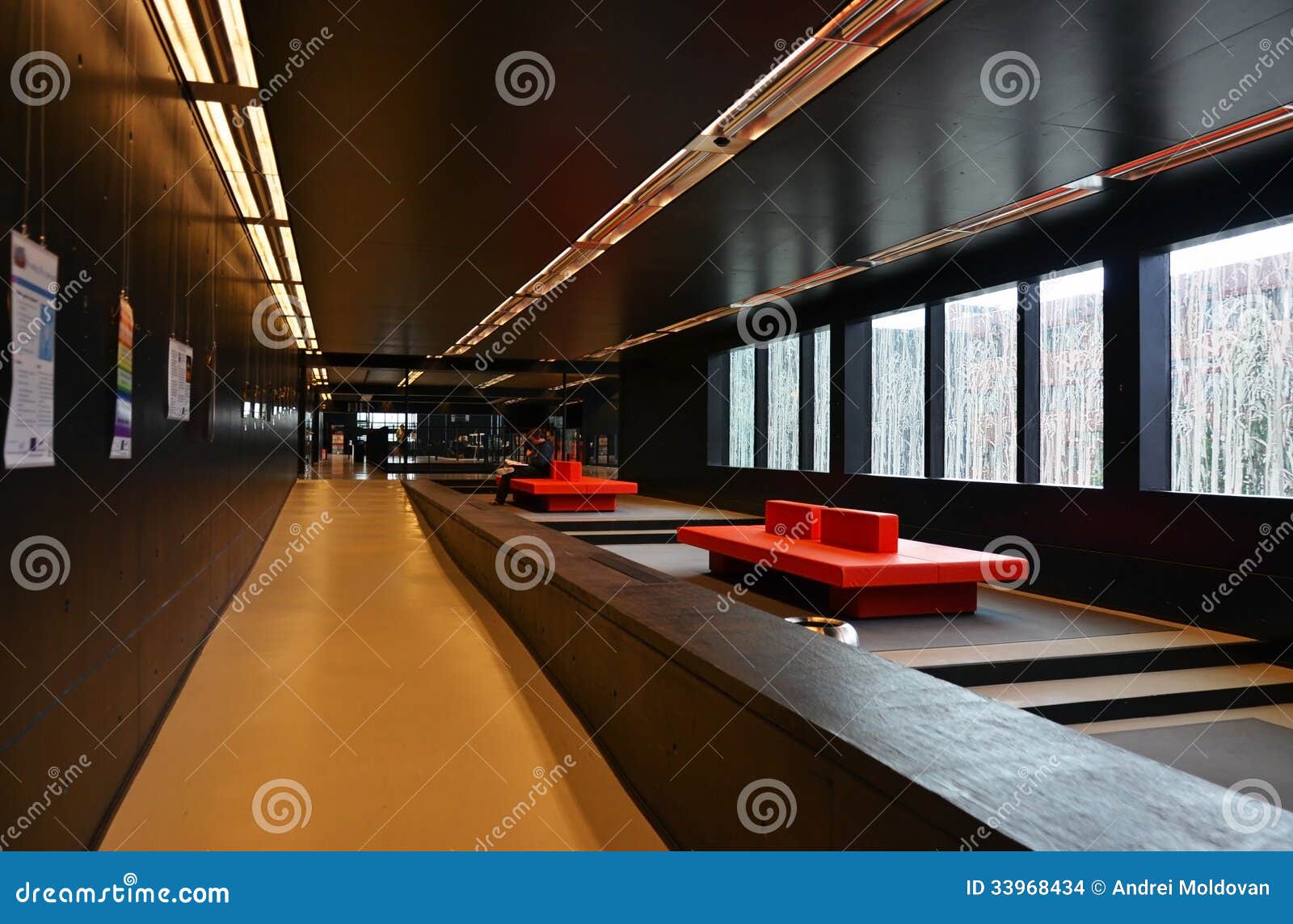 Interior De Un Museo Moderno En Utrecht Imagen de archivo editorial ...