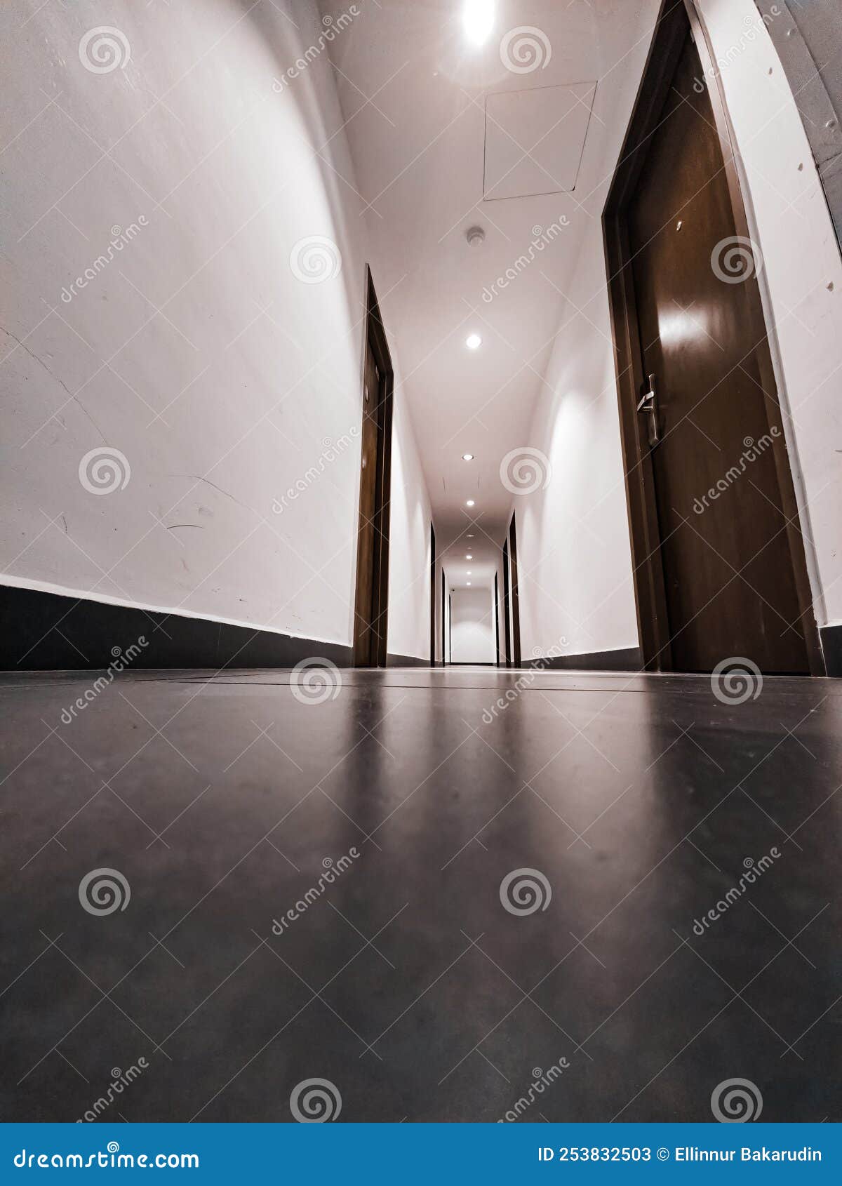 Interior De Un Sencillo Pasillo De Hotel Minimalista Imagen de archivo ...