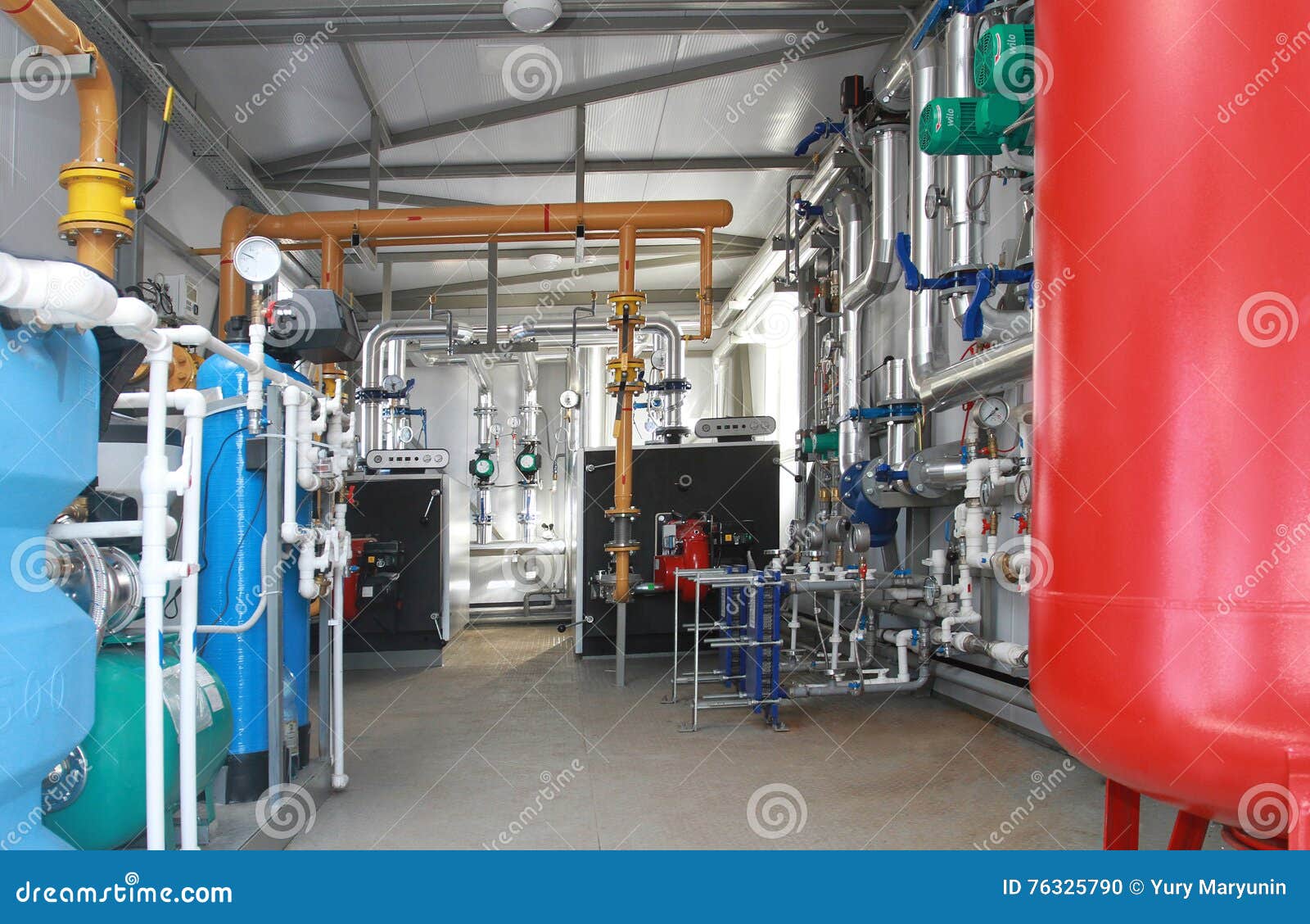 Interior De Una Caldera-casa Moderna Foto de archivo - Imagen de ...