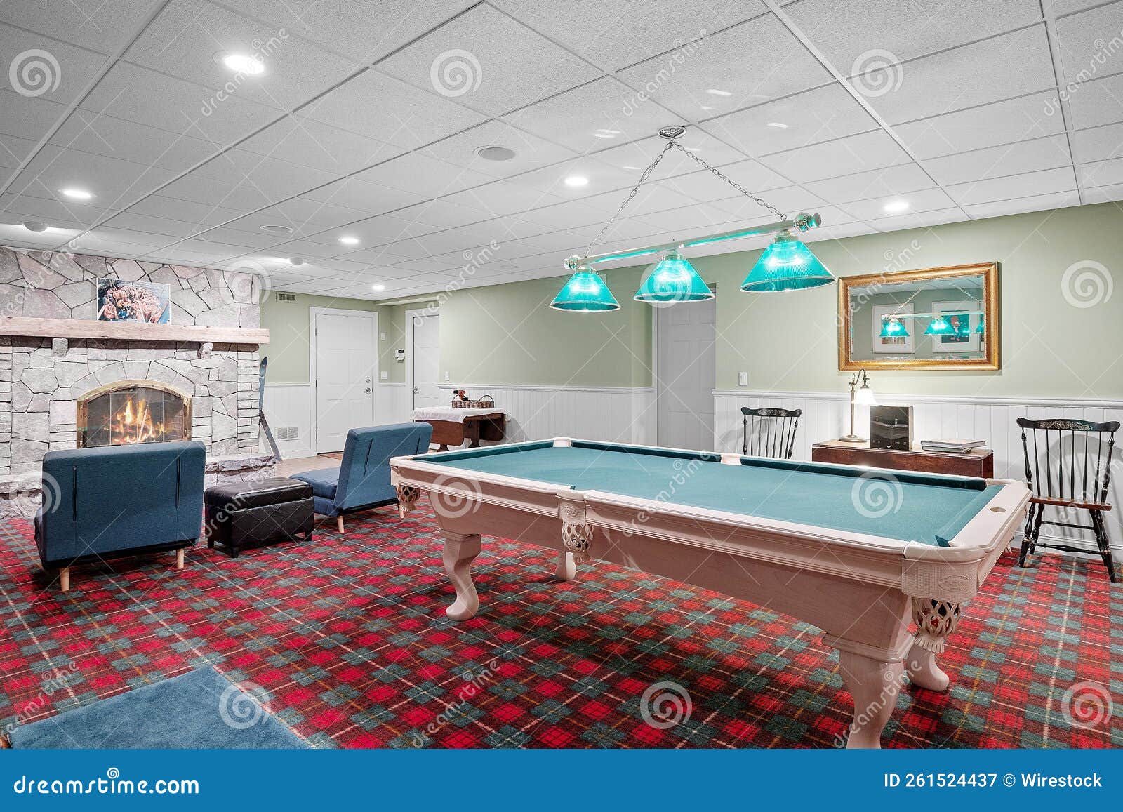 Interior De Una Sala De Billar Imagen de archivo - Imagen de casa ...
