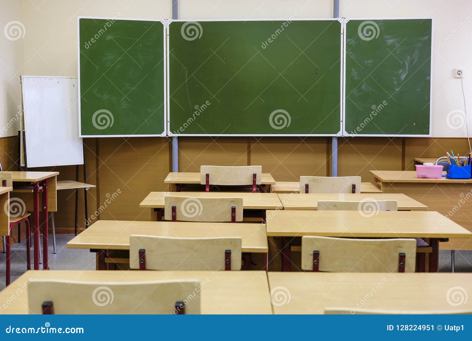 Interior De Una Sala De Clase Moderna De La Escuela Foto editorial ...