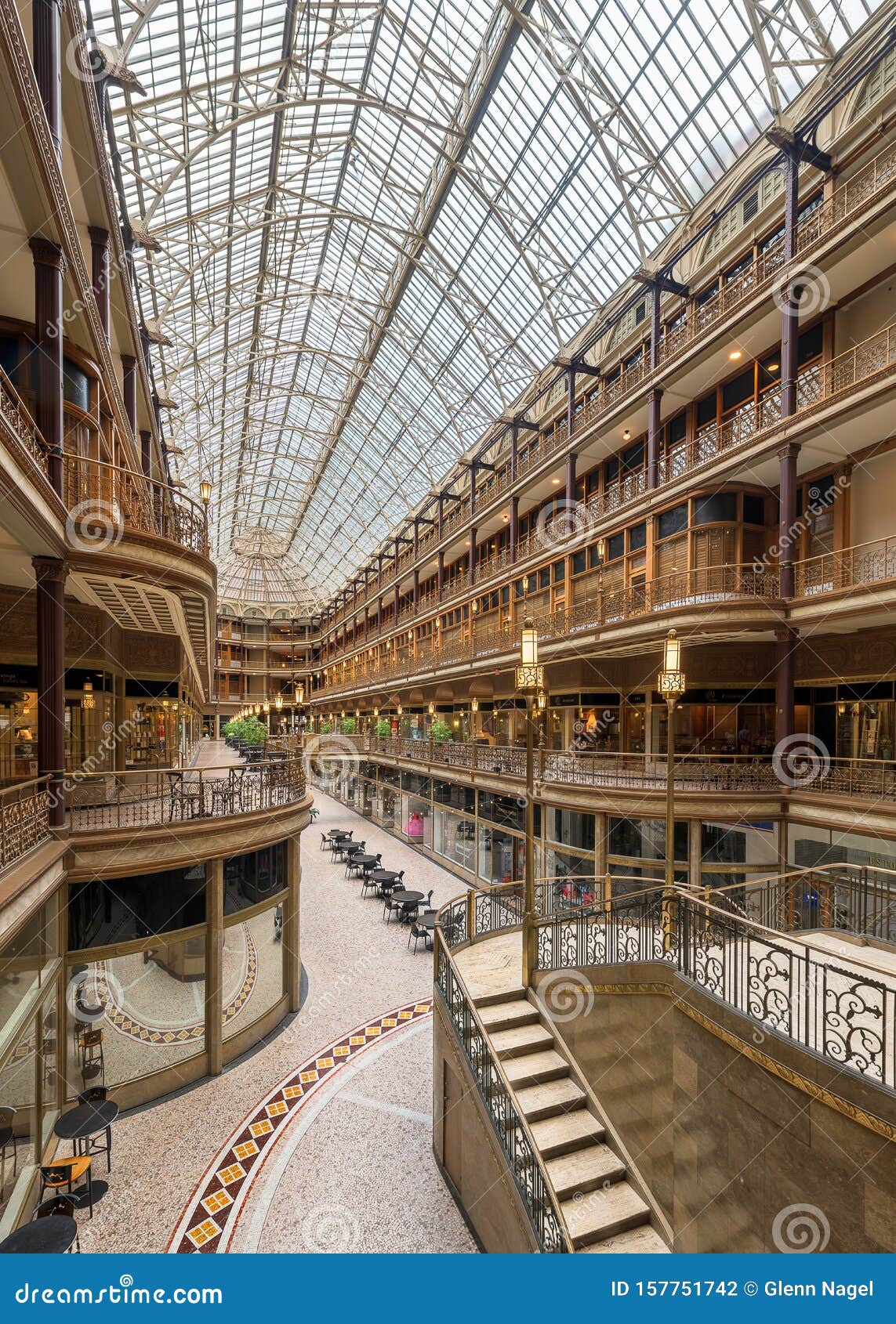 Interior Del Arcade En El Centro De Cleveland Fotografía editorial ...