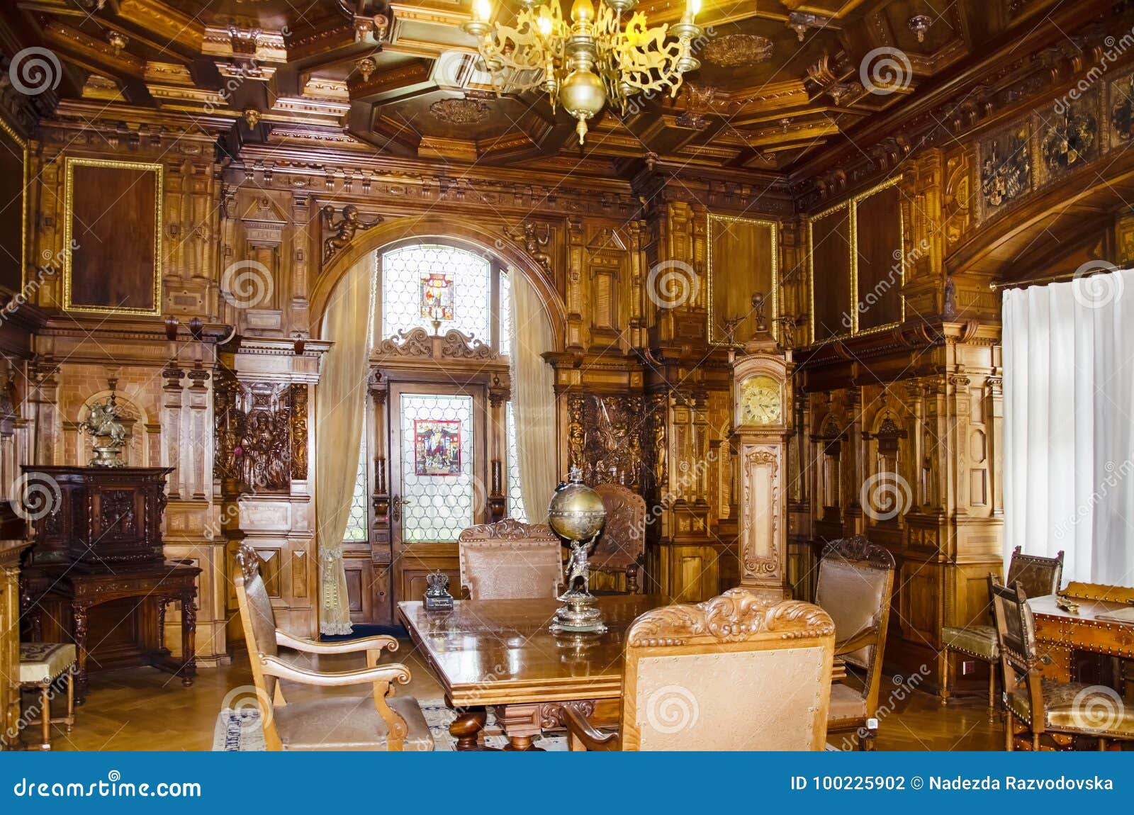 Interior Del Castillo De Peles Fotografía editorial - Imagen de ...