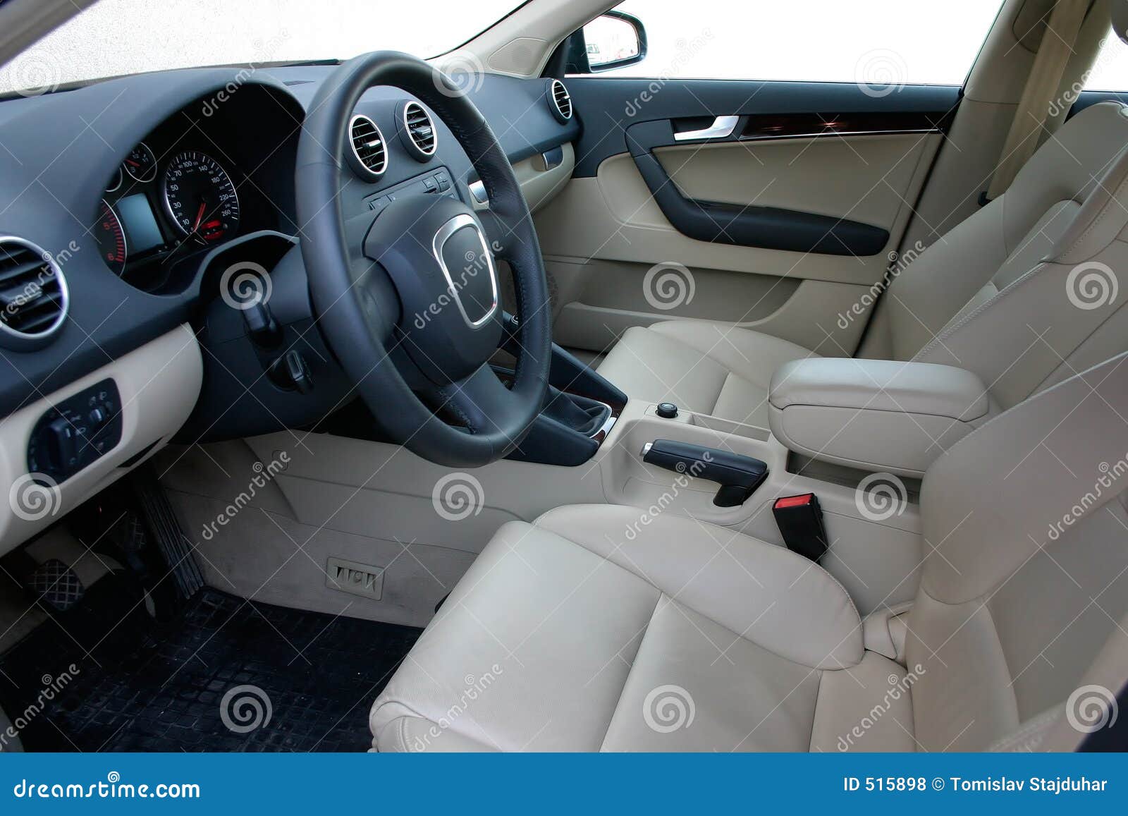 Interior del coche foto de archivo. Imagen de semicerrado - 515898