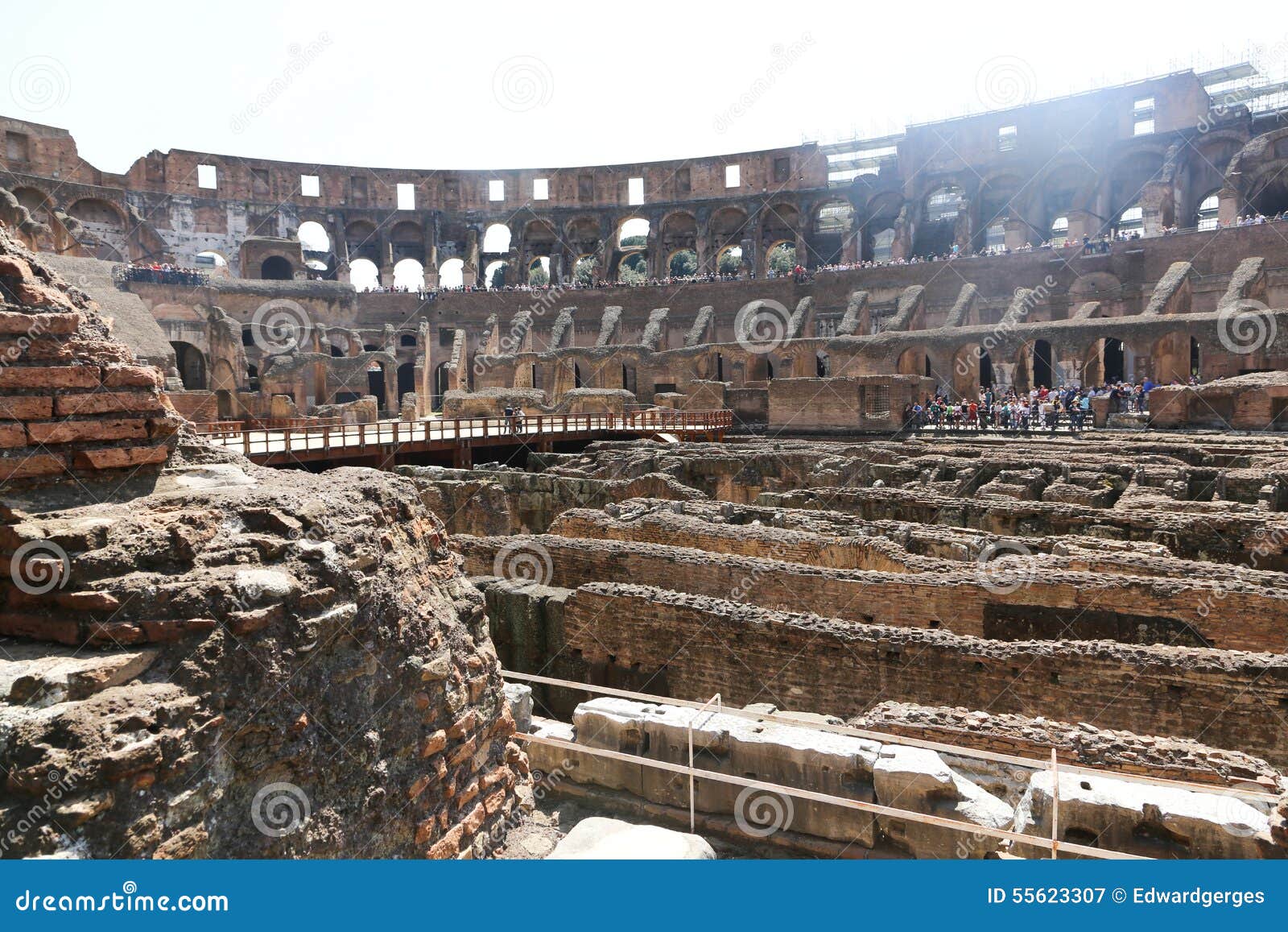 Interior del coliseo, Roma fotografía editorial. Imagen de viejo - 55623307