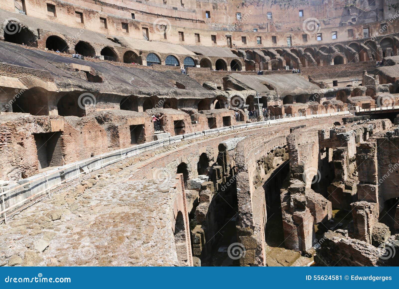 Interior del coliseo, Roma imagen de archivo. Imagen de verano - 55624581