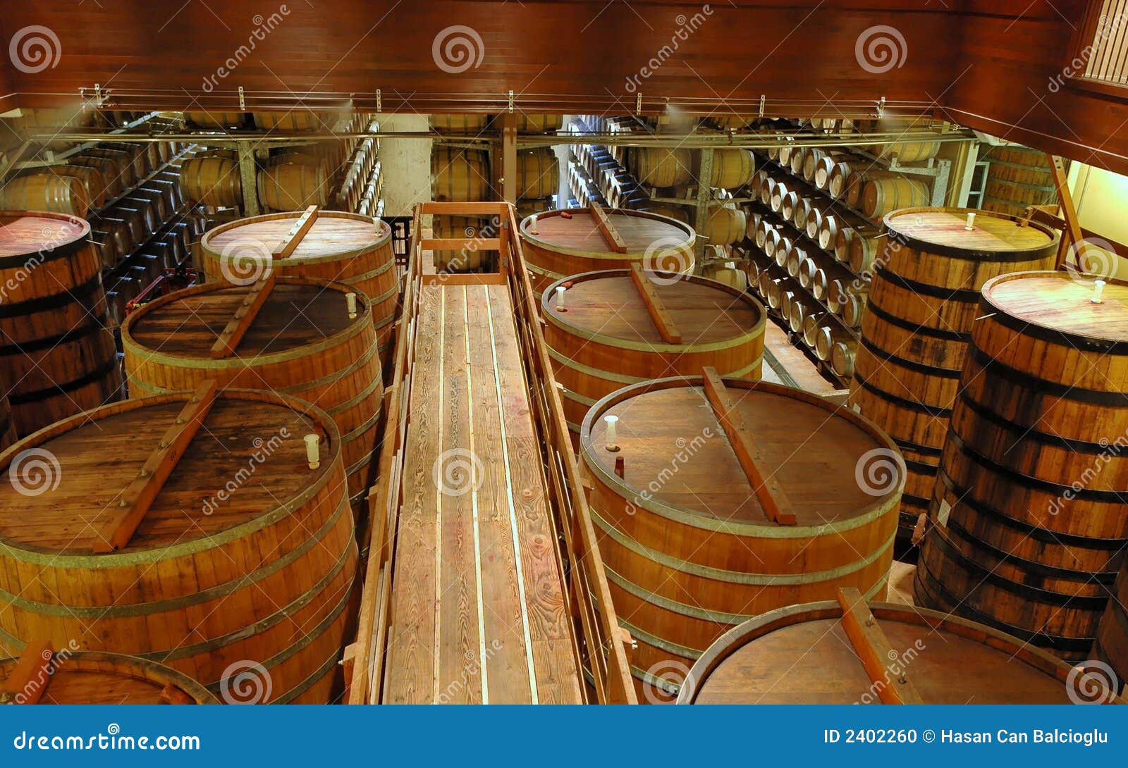 Interior del lagar foto de archivo. Imagen de rojo, lagar - 2402260