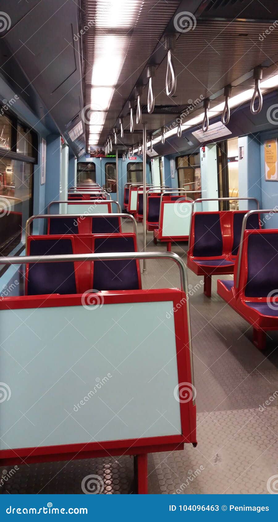 Interior del metro imagen de archivo. Imagen de carriles - 104096463