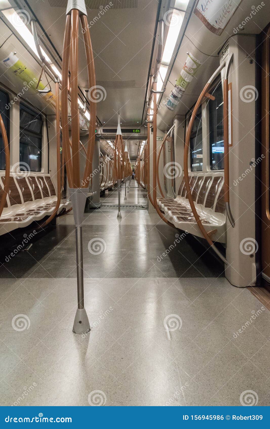 Interior del metro foto editorial. Imagen de bélgica - 156945986