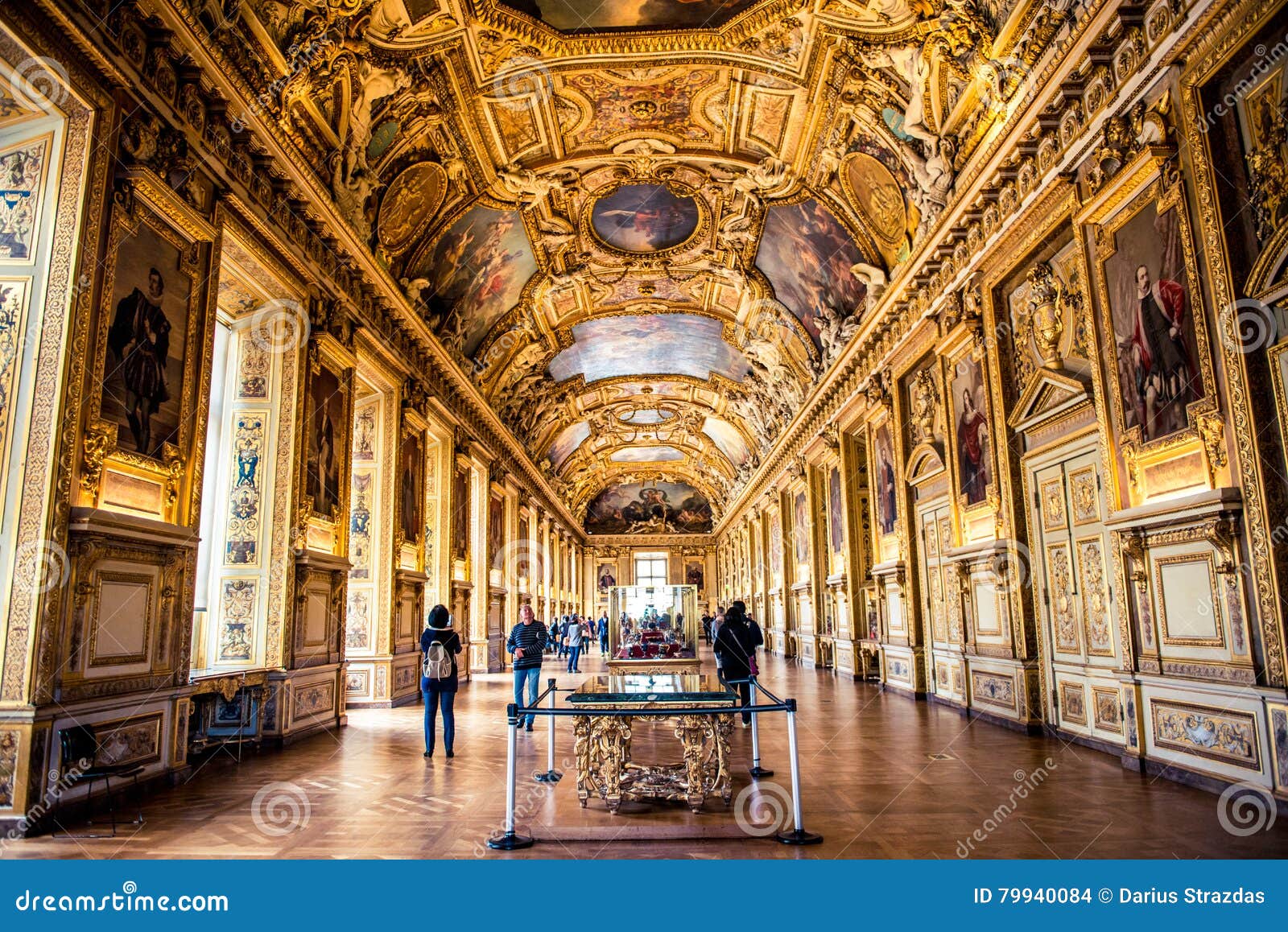 Interior Del Museo Del Louvre Imagen de archivo editorial - Imagen de ...