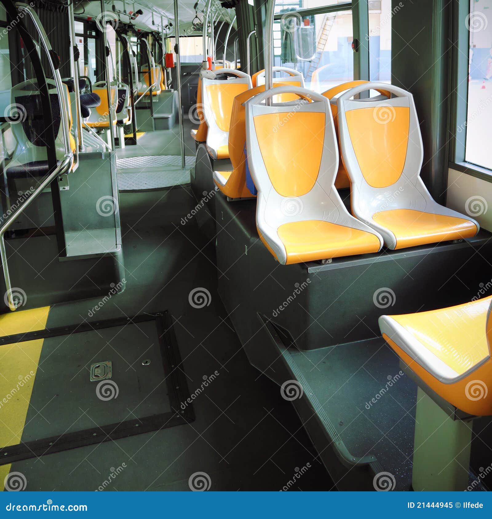 Interior del omnibus imagen de archivo. Imagen de siéntese - 21444945