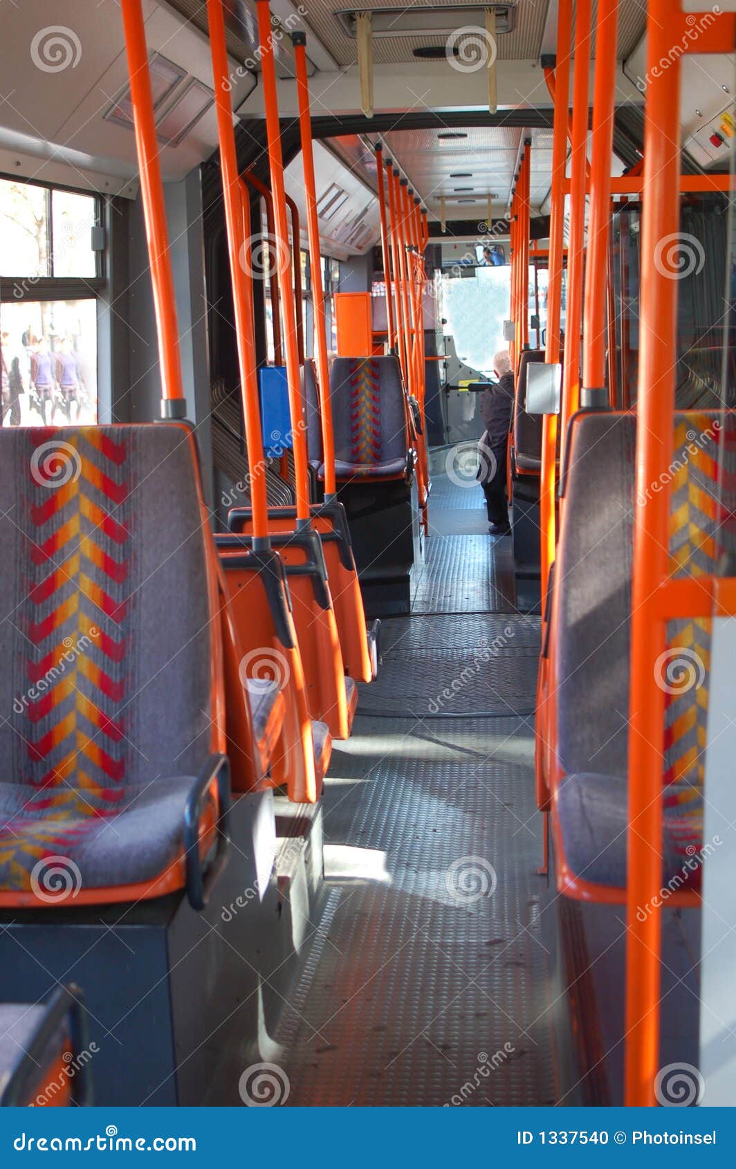 Interior Del Omnibus De La Ciudad Foto de archivo - Imagen de paciencia ...
