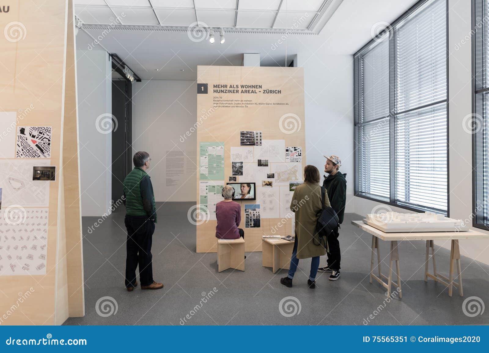 Interior Del Pinakotheke Der Moderne Foto editorial - Imagen de blanco ...