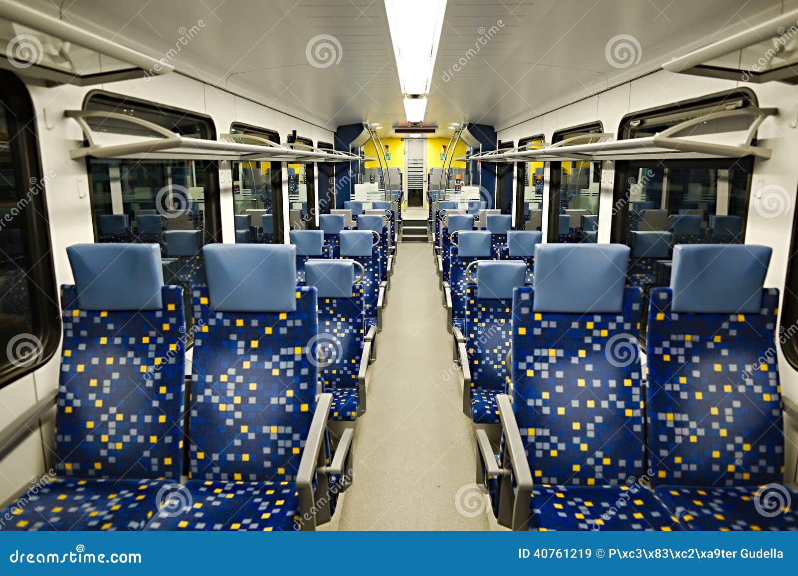 Interior del tren imagen de archivo. Imagen de filas - 40761219
